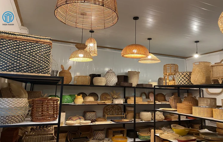 High End Quality Natural Rattan Dome Food Cover Display Tray