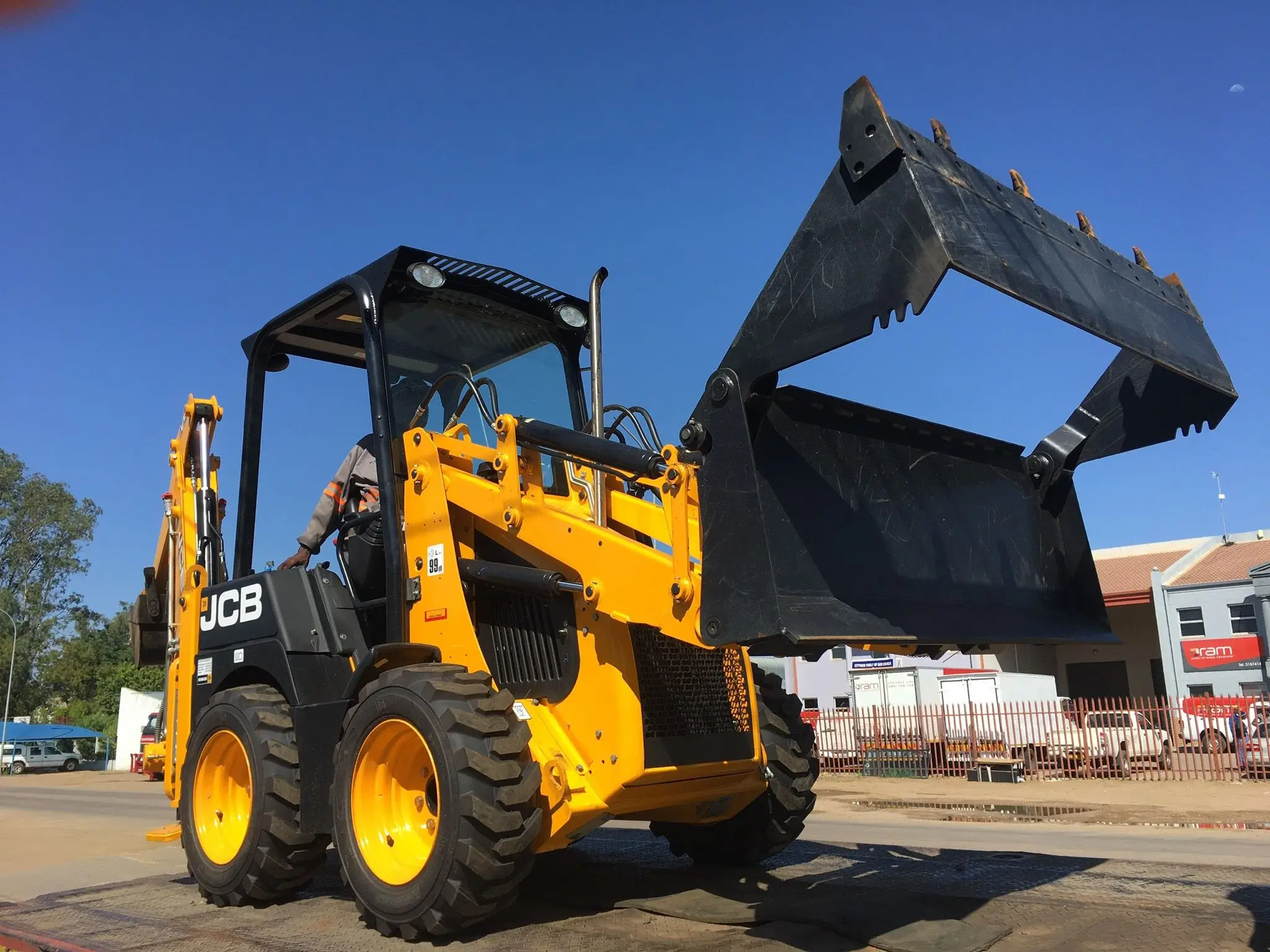 JCB 1CX & Caterpillar 420 Backhoe Loaders - Reliable & Versatile