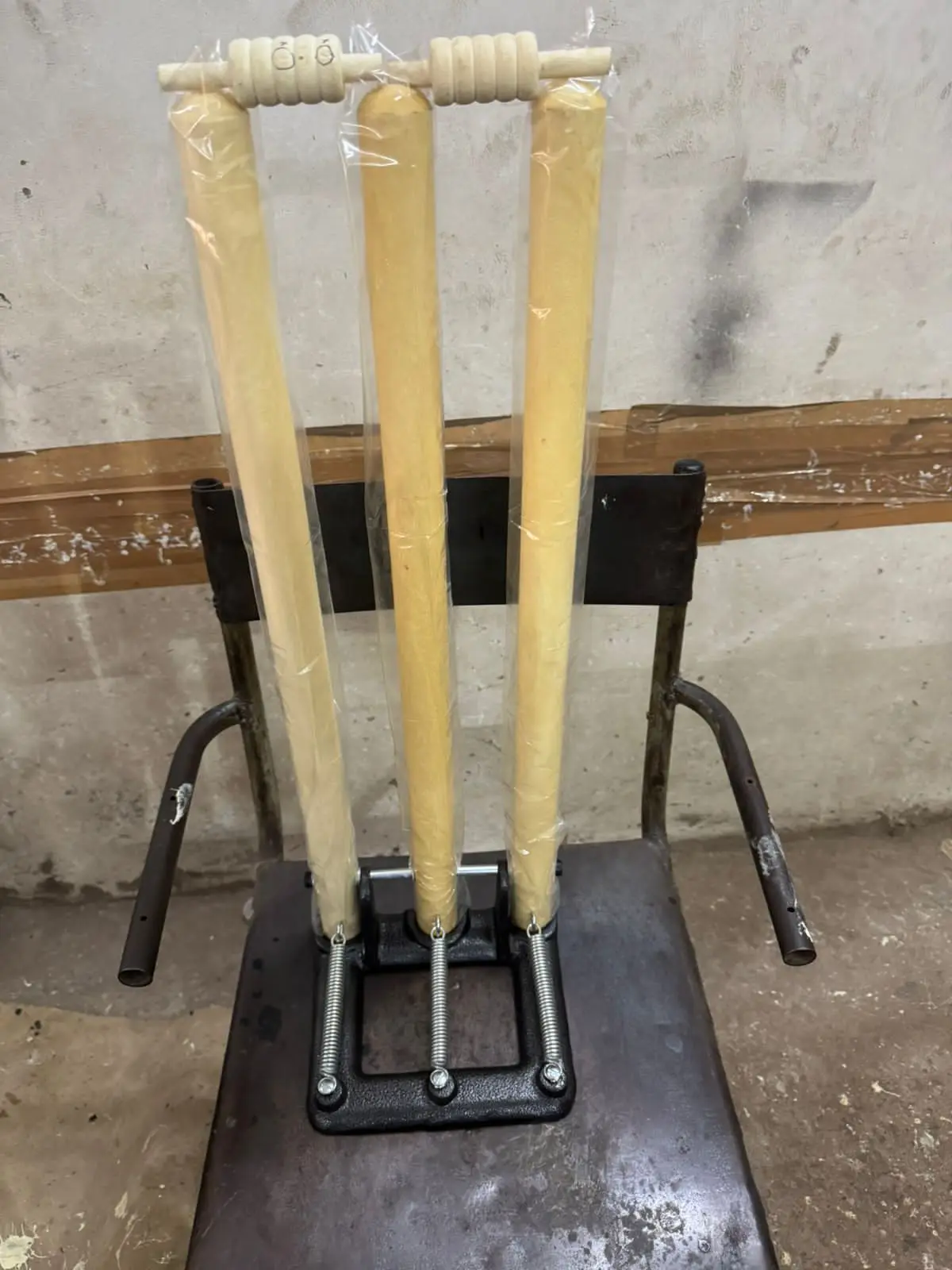 Beige Wooden Cricket Stumps Set with 3 Stumps 2 Bails Iron Stand ...