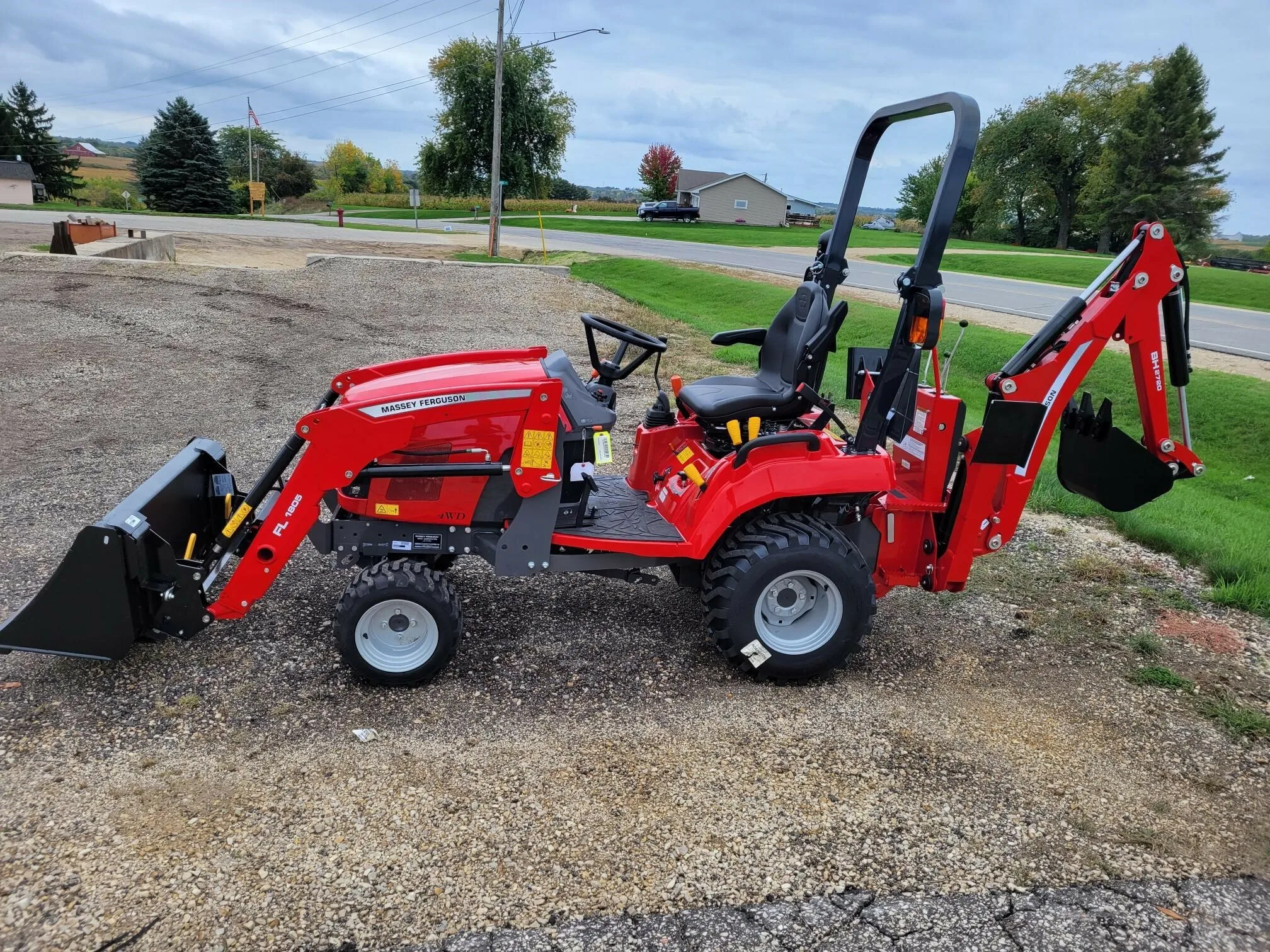 Massey Ferguson GC1725MB Tractor - Multi Purpose Compact