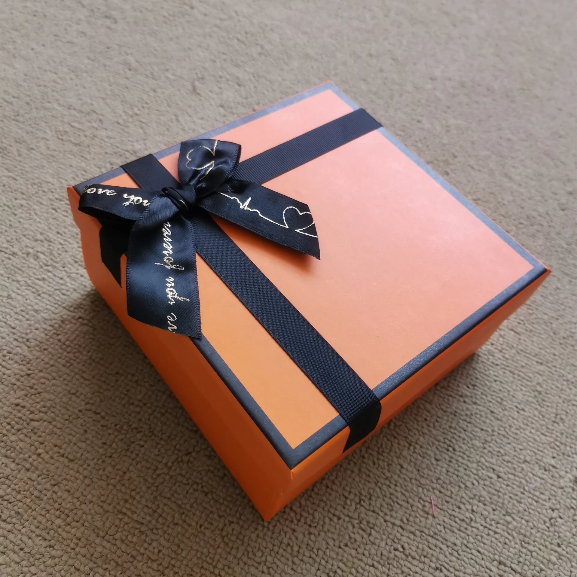 Customized Paper Suitcase Gift Box Smooth Paper Jewelry And Lipstick ...