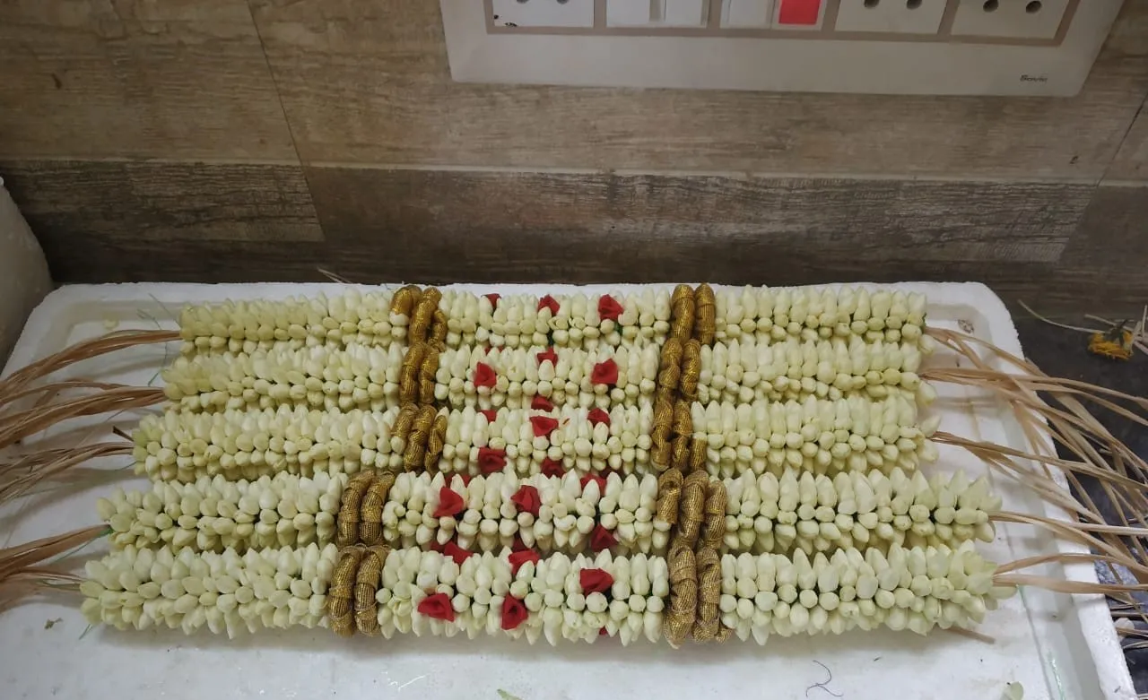 Jasmine Or Malligai Poo Malai Exporter In Indian/madurai - Buy Jasmine ...
