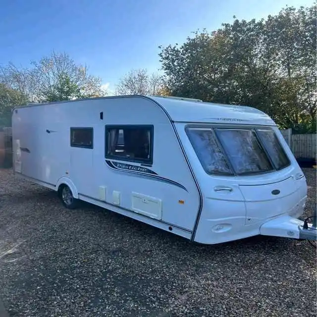 Luxury RV Motorhome for 4-6 People - Customizable Expedition Truck