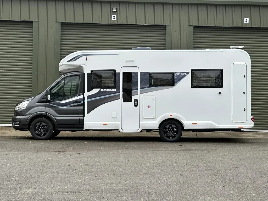 Luxury Self-Propelled 4x4 Motorhome Caravan for Camping