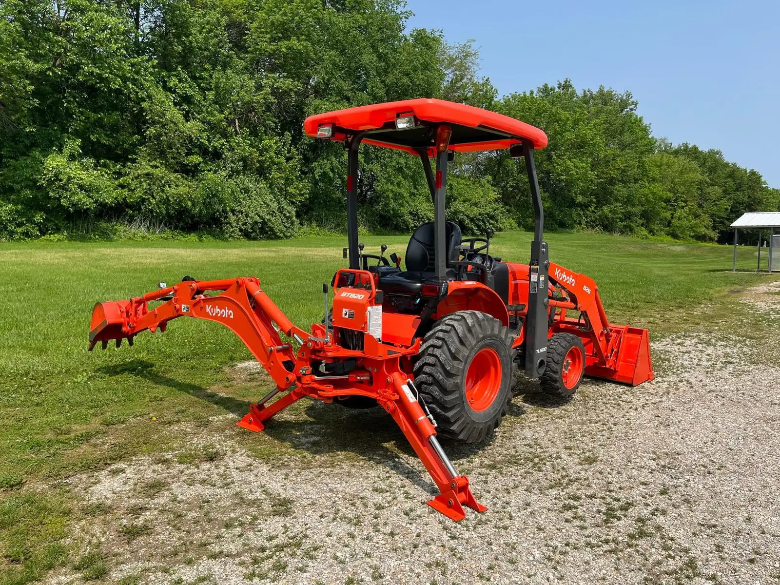 24hp Mini Tractor With Implements / Kubota B26 TLB Tractor With Loader ...