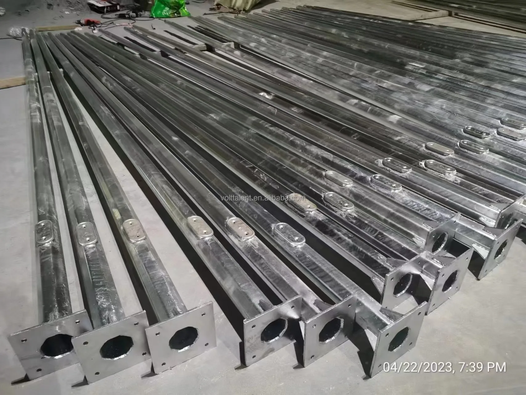 Street Light Pole High Mast Pole Garden Light Pole Traffic Light Hot ...