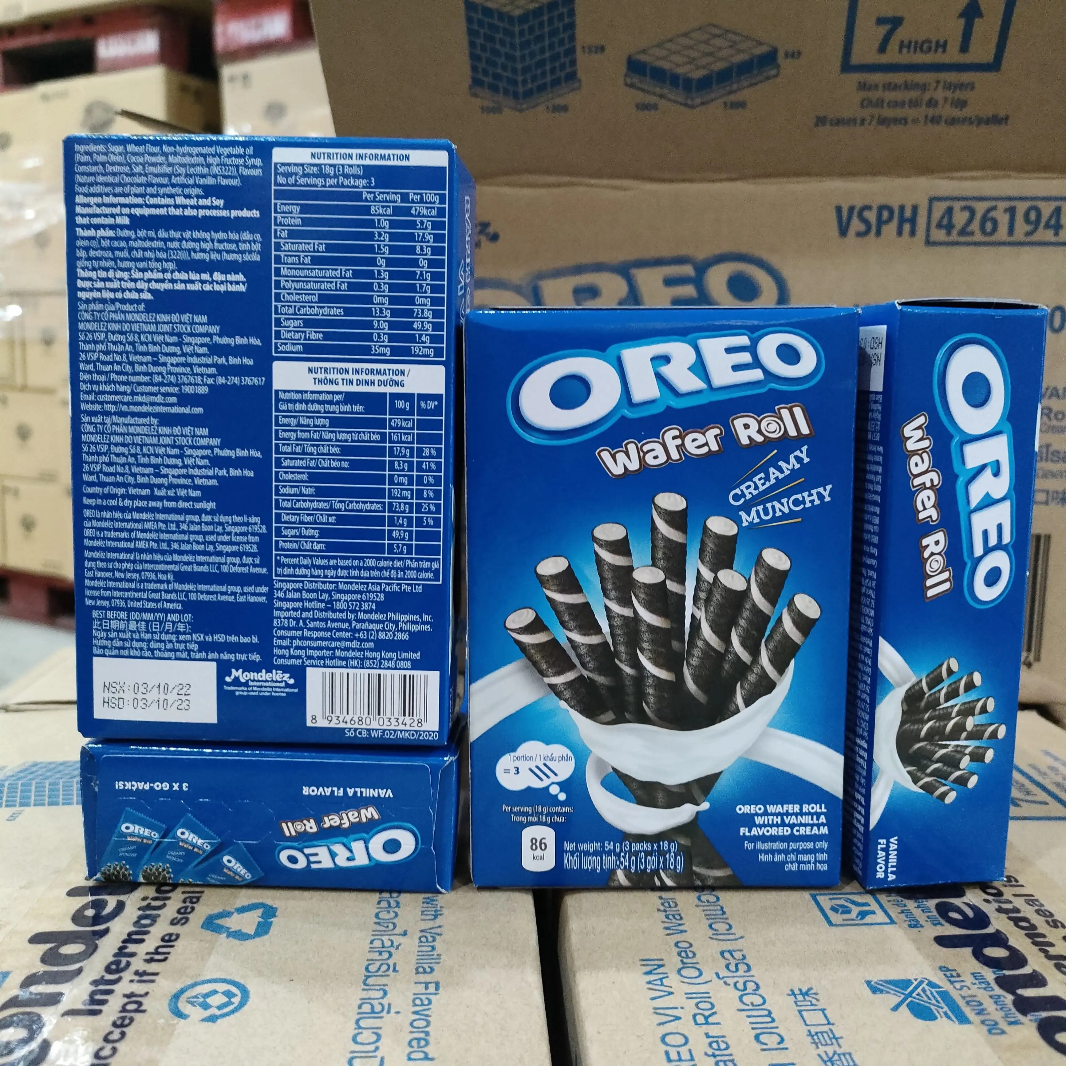 Oreo Wafer Roll Biscuit With Chocolate And Vanilla Oreo Waffle Rolls ...