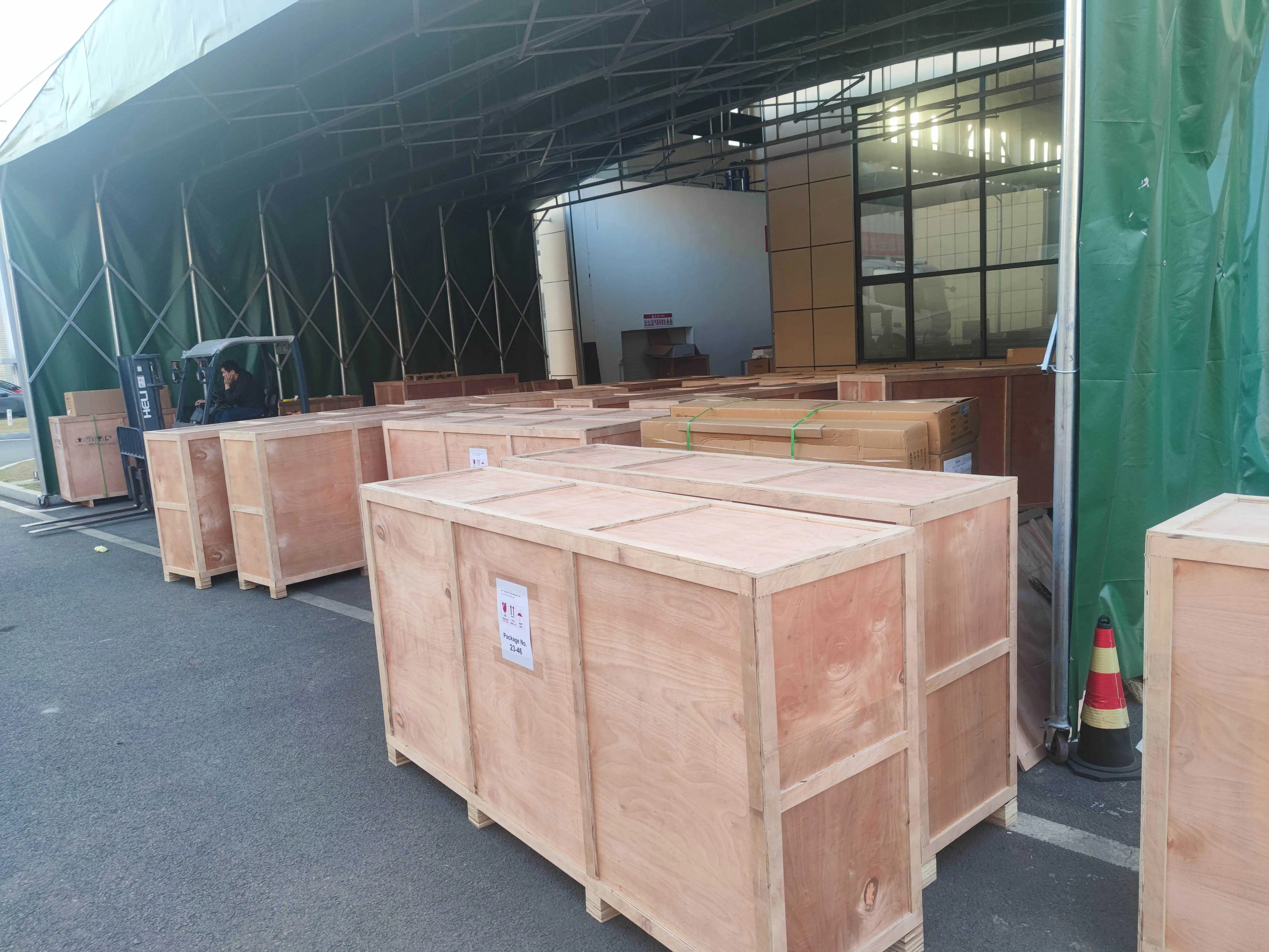 High-tech Environment And Lab With Pacu Precision Air Conditioning For ...