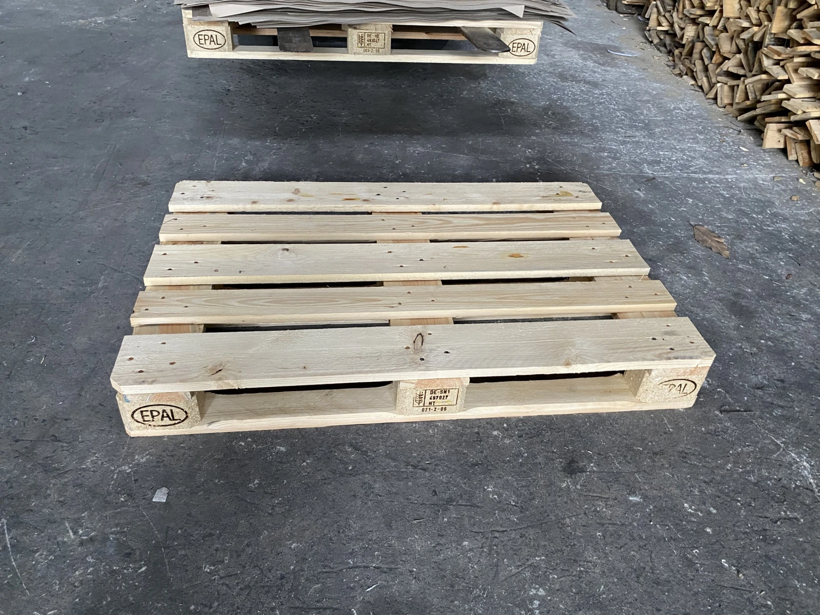 Solid Wooden Pallets - Wholesale Wood Pallet -Cheap Price Transport ...