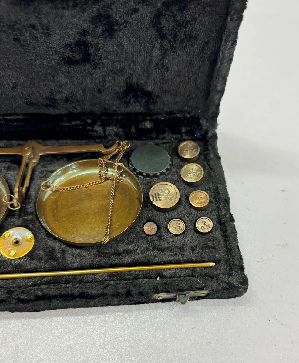 Antique Brass Polished Balance Scale - 50 Grams Showpiece