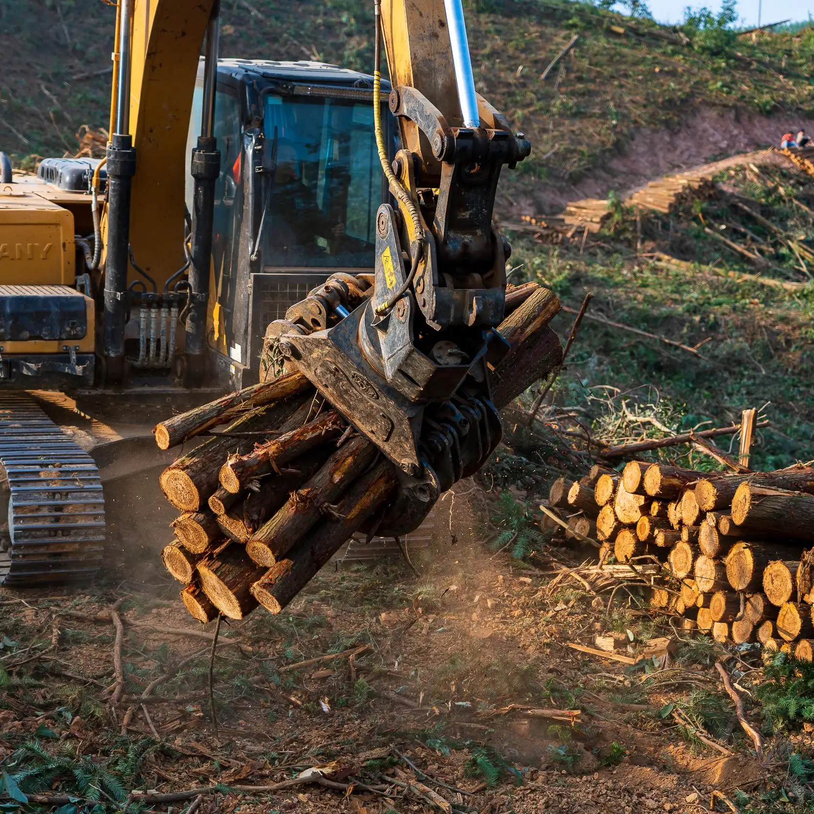 Rotating Log Grapple Saw Exceptional Control and Accurate Material ...