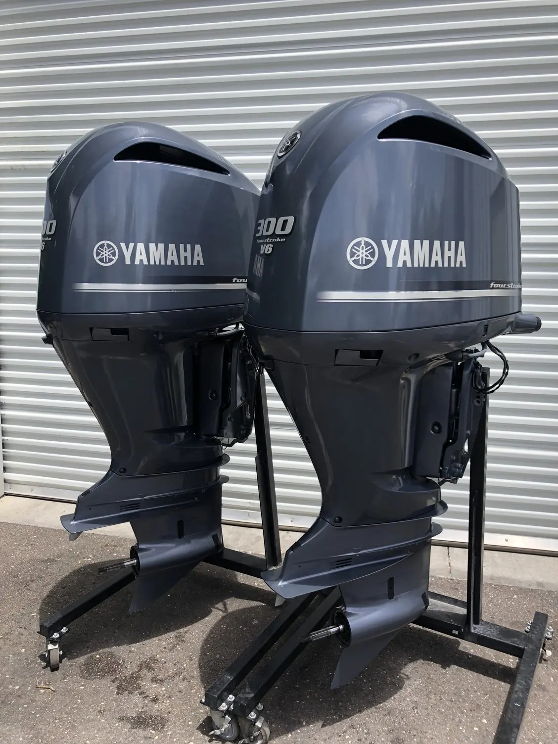 Used Pair 2015 Yama-ha 300hp F300 4 Stroke 25 Shaft Outboard Motor ...
