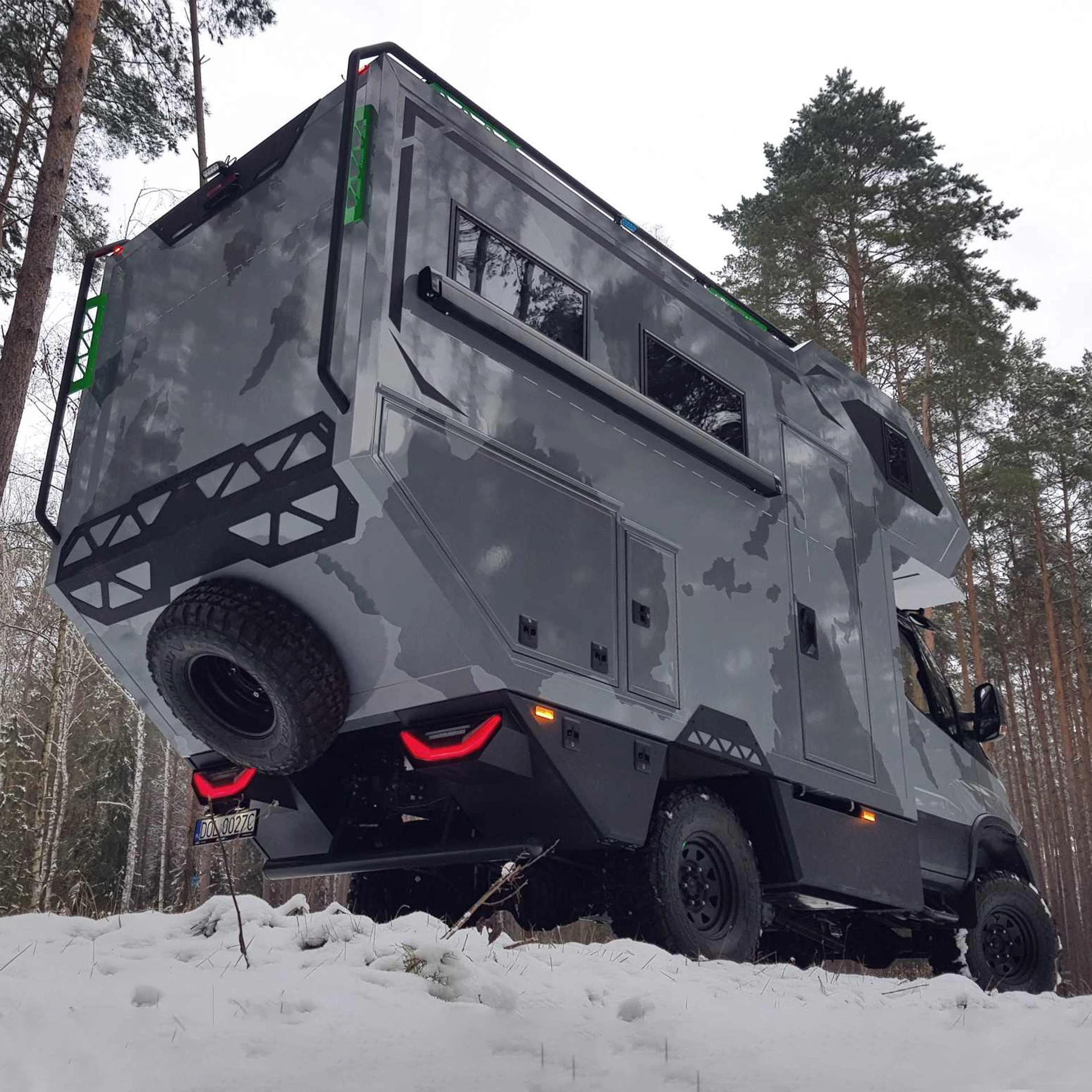 Expedition Motorhome Sleek Pickup Customized Truck 4x4 Overland Long ...