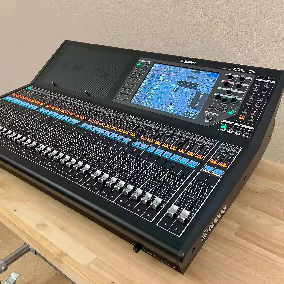 Yamahas Ql5 Digital Mixing Console - Portable & Powerful