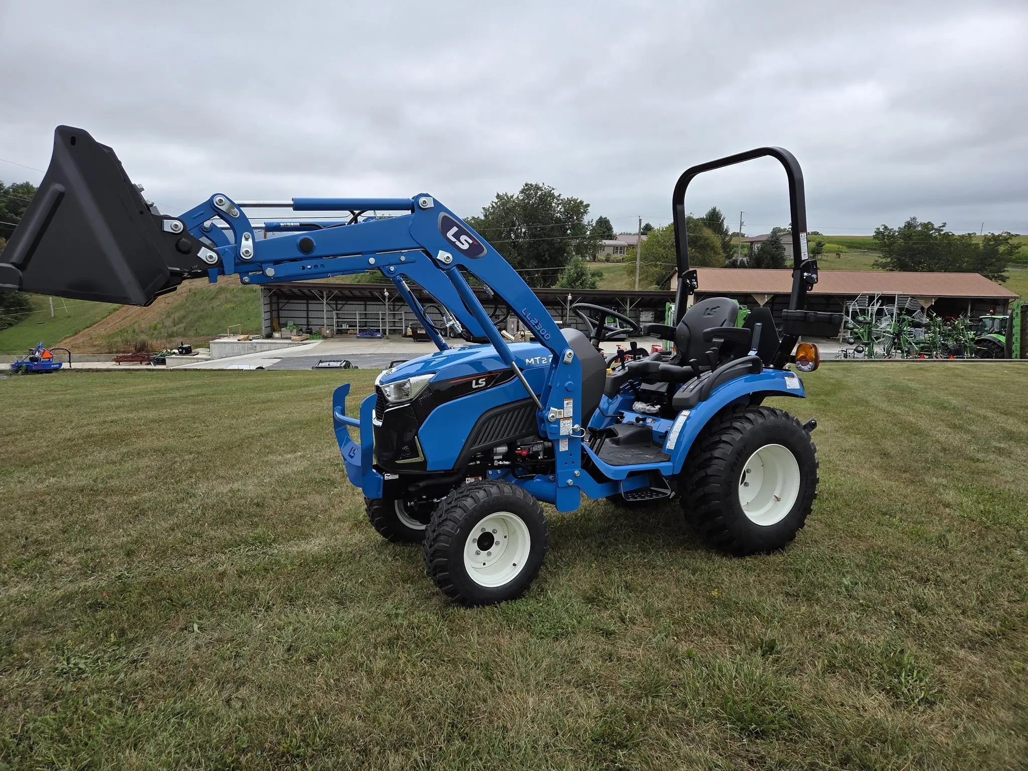 Cheap 24.7hp EPA LS Lawn Mower 4x4 with Front End Loader