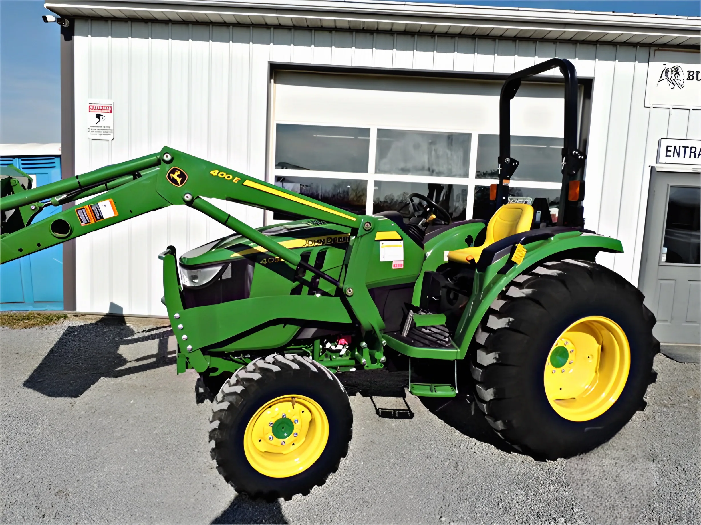Wheeled Tractors 4WD 2020 JOHN DEERE 4052M - Front Loader Tractor