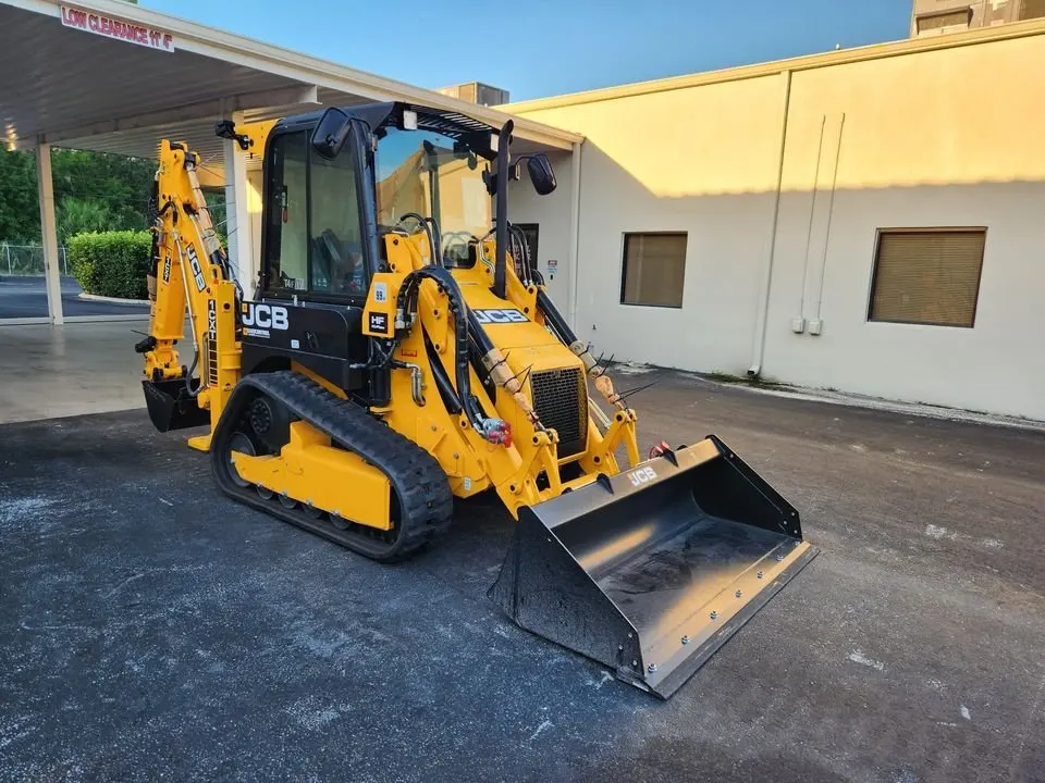 Backhoe Loader With Excellent Material Handling And Excavating ...
