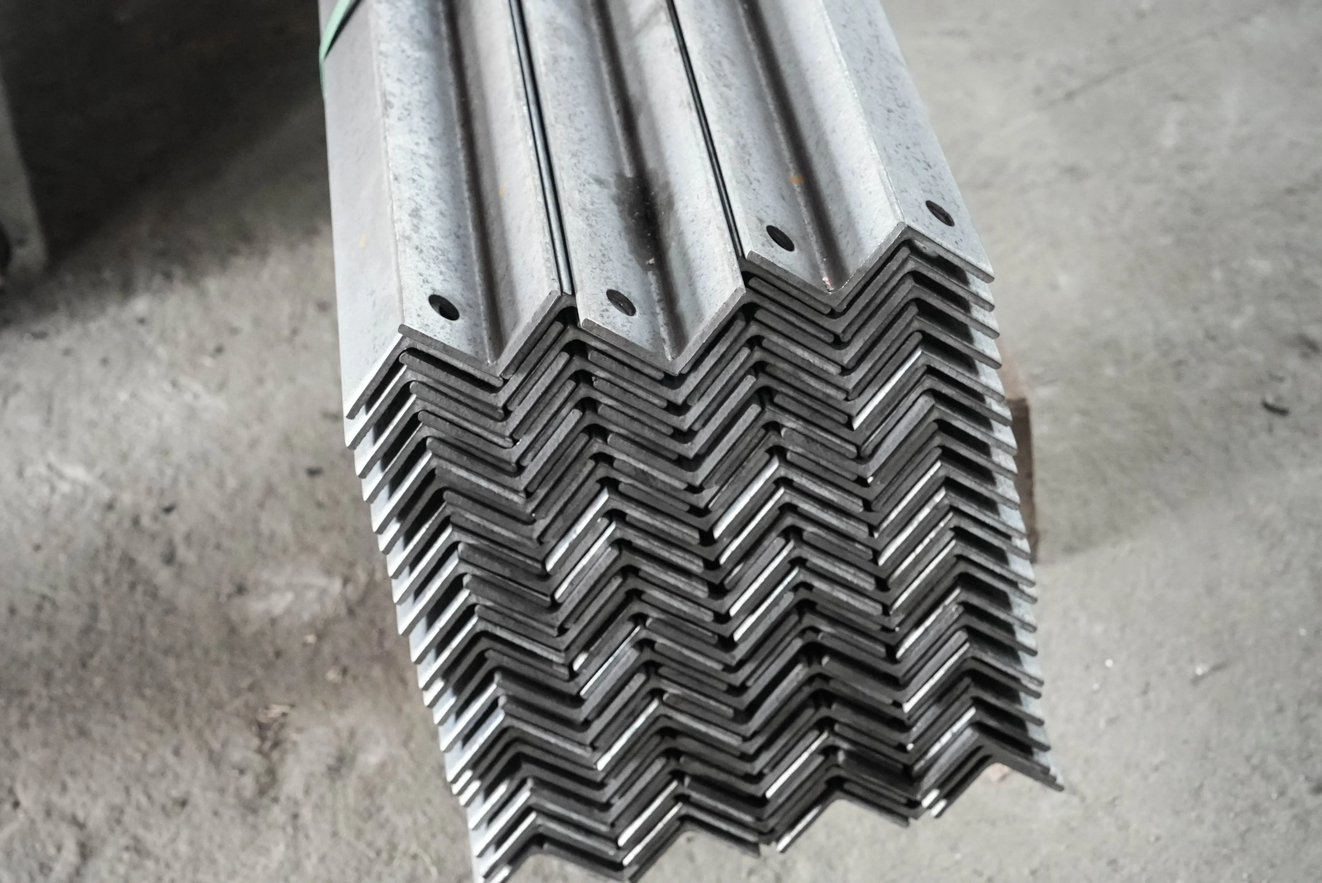 Galvanized Steel Angle Lintel Mild Iron Angle Iron for Bending Cutting ...