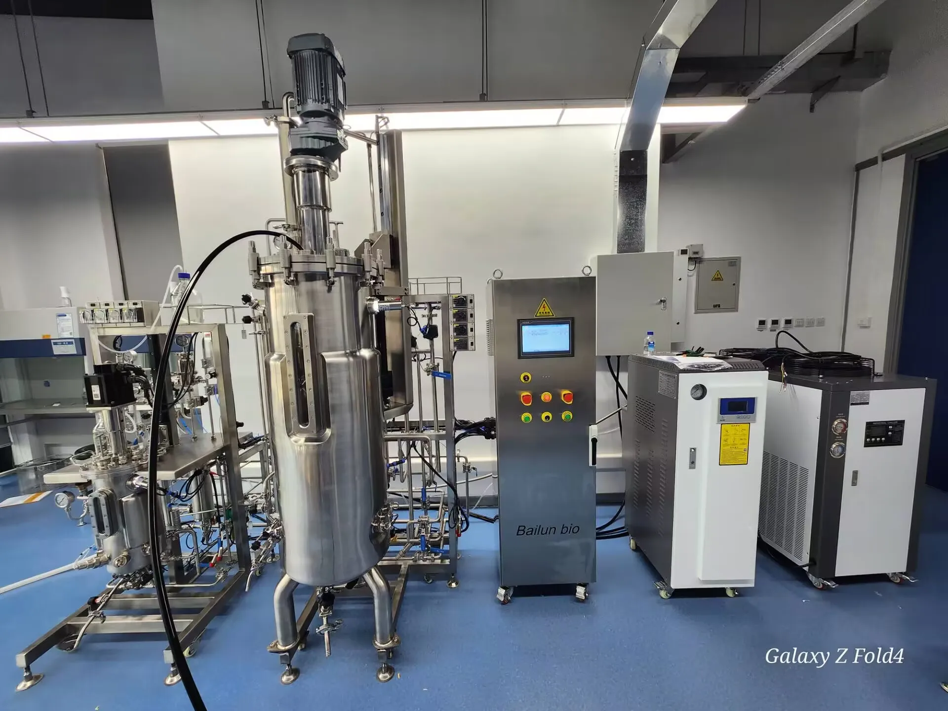 Stainless Steel Fermenter Bioreactor 2000L PLC Controlled Pump Pressure ...