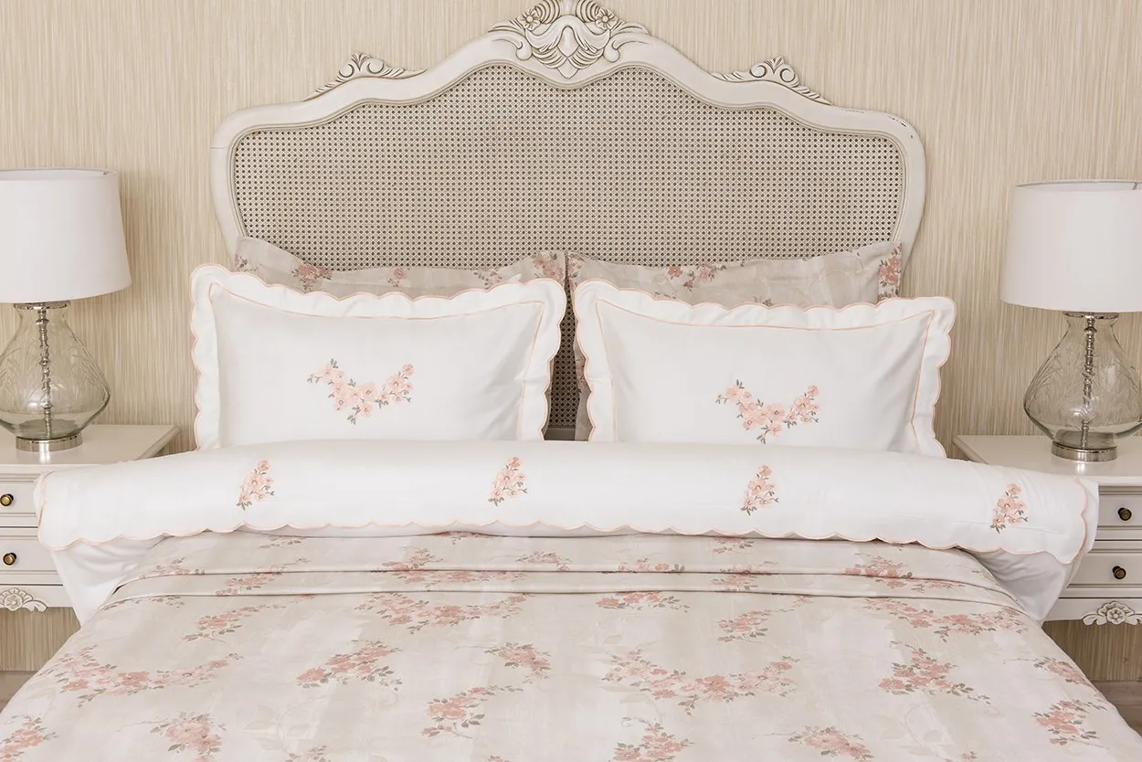 Custom Embroidery Pretty Flower Bedding Set for Home & Hotel