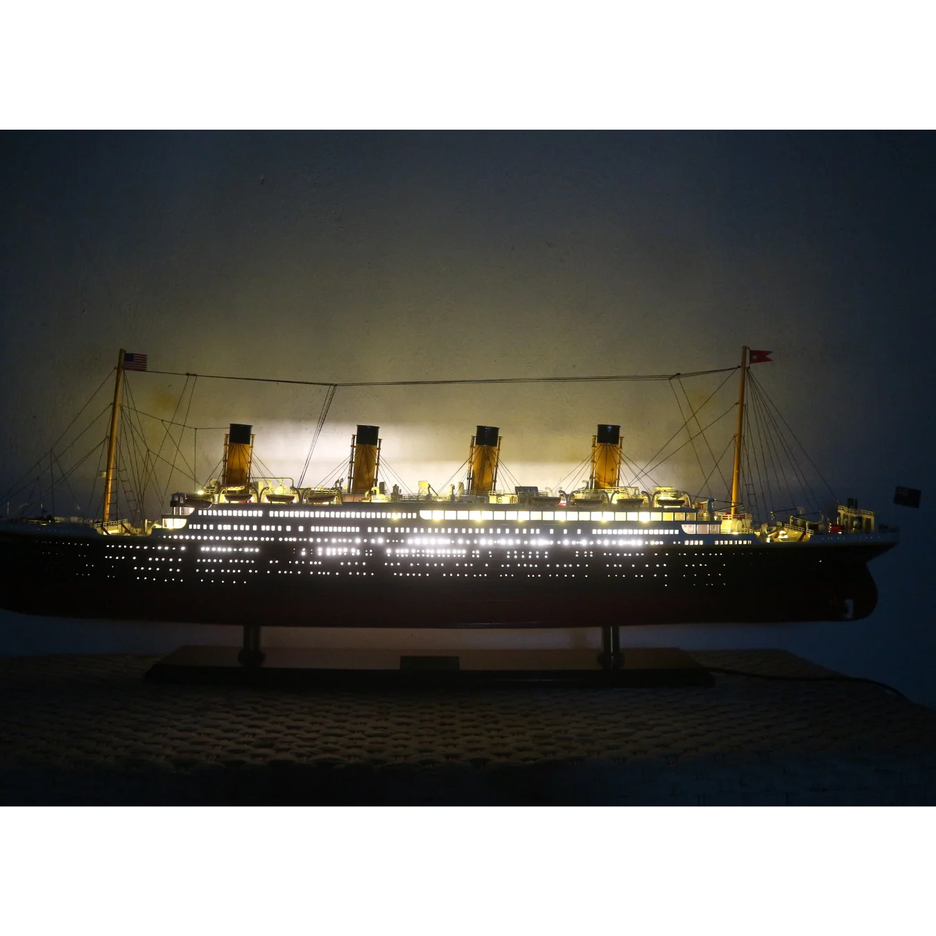 WOODEN HANDICRAFT RMS TITANIC WITH LIGHTS 80cm - CRUISE SHIP MODELS FOR ...