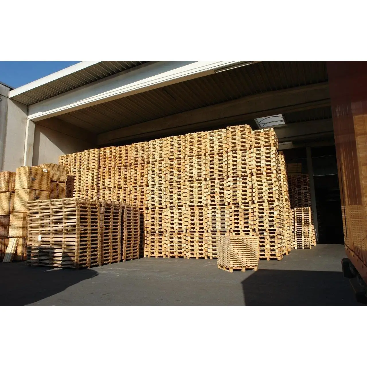 Heavy-duty pallets with standard and special versions| Alibaba.com