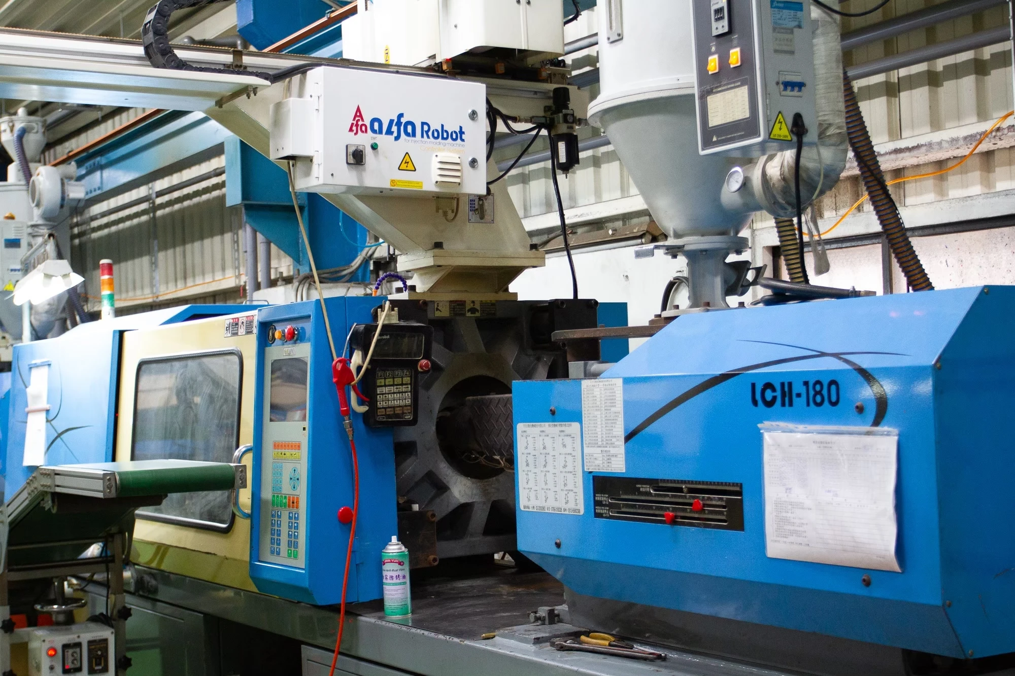 Oem Plastic Injection Molding: Affordable And Accurate Mold Production ...