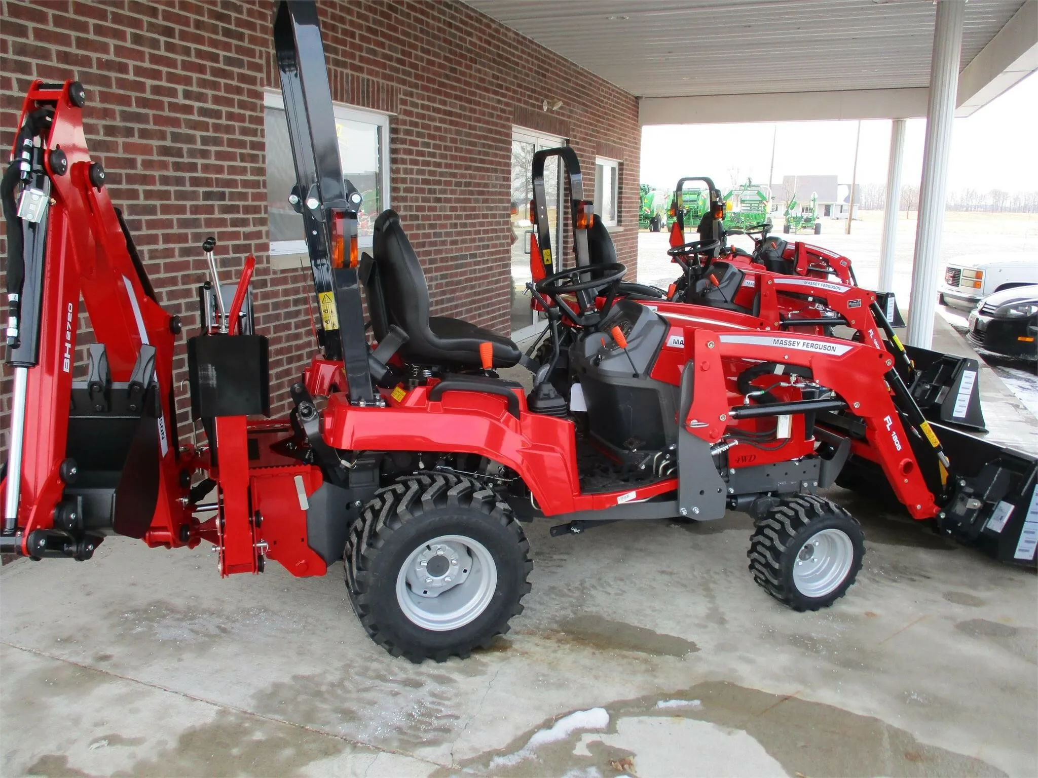 Massey Ferguson GC1725MB Tractor - Multi Purpose Compact