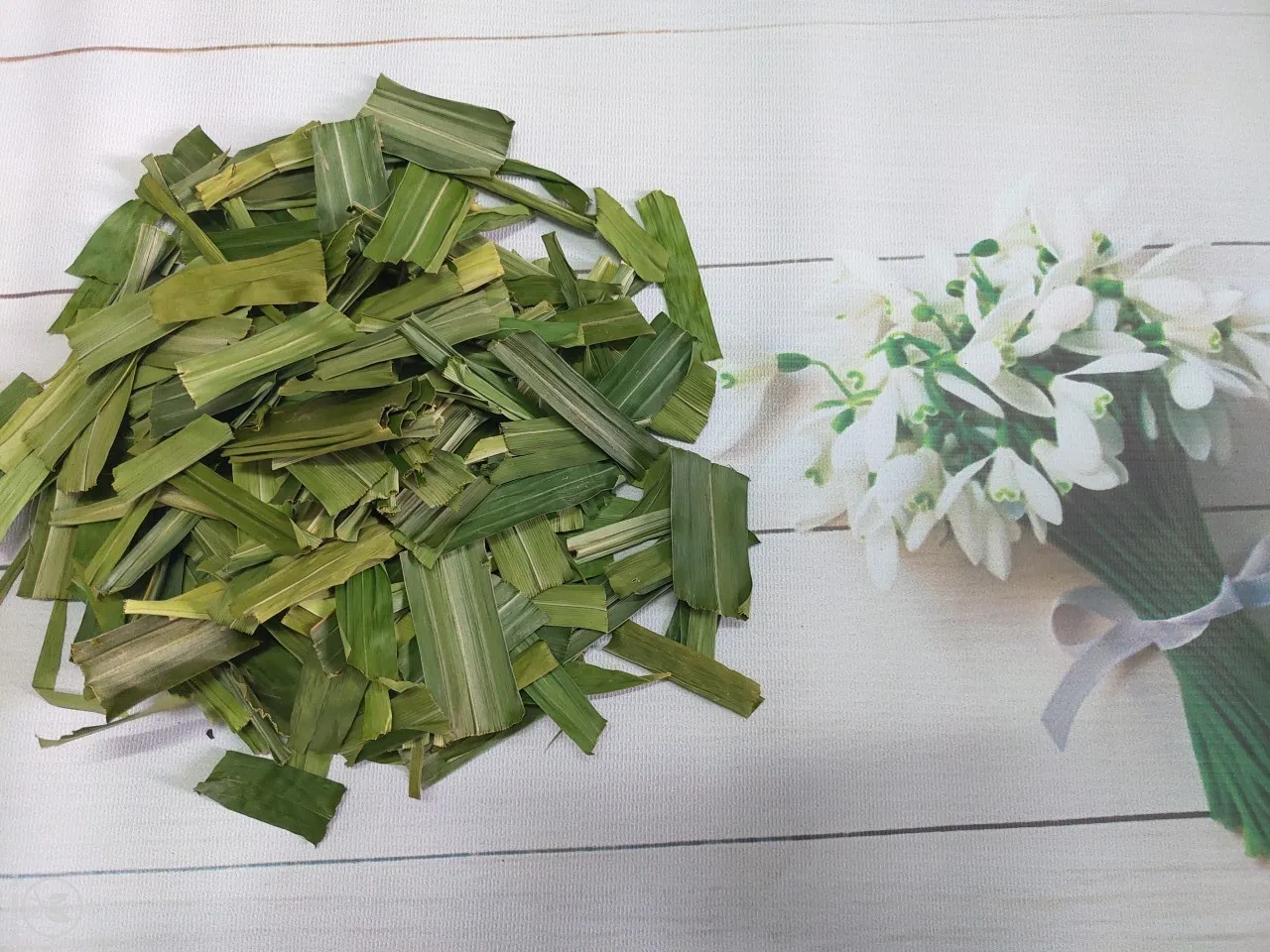 Premium Dried Pandan Leaves - Perfect for Cooking & Tea