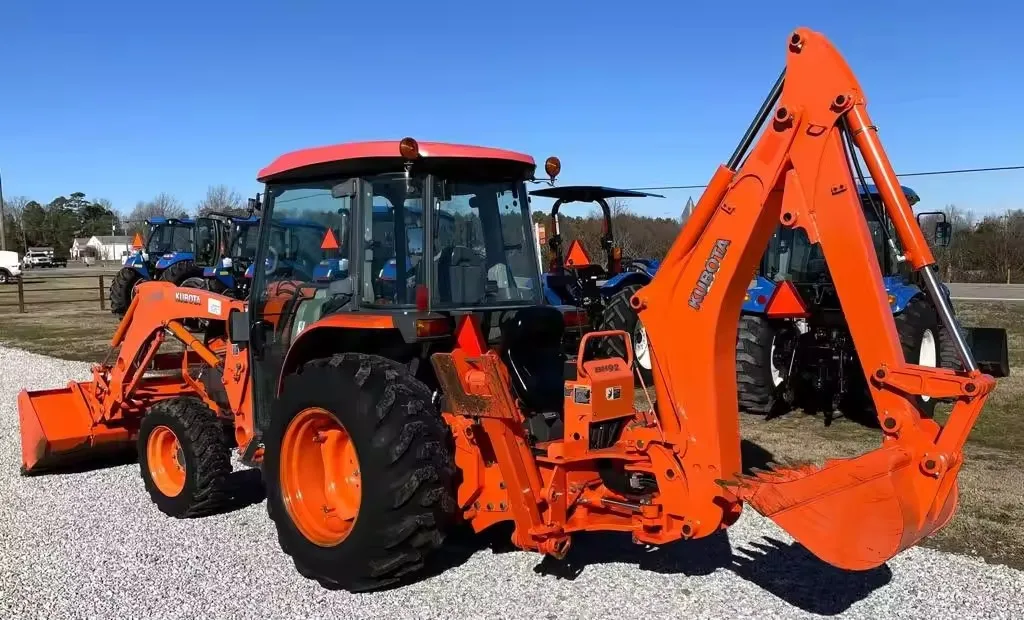 Cheap Price Kubota M7060 Tractor with Front and Backhoe Loader for Sale