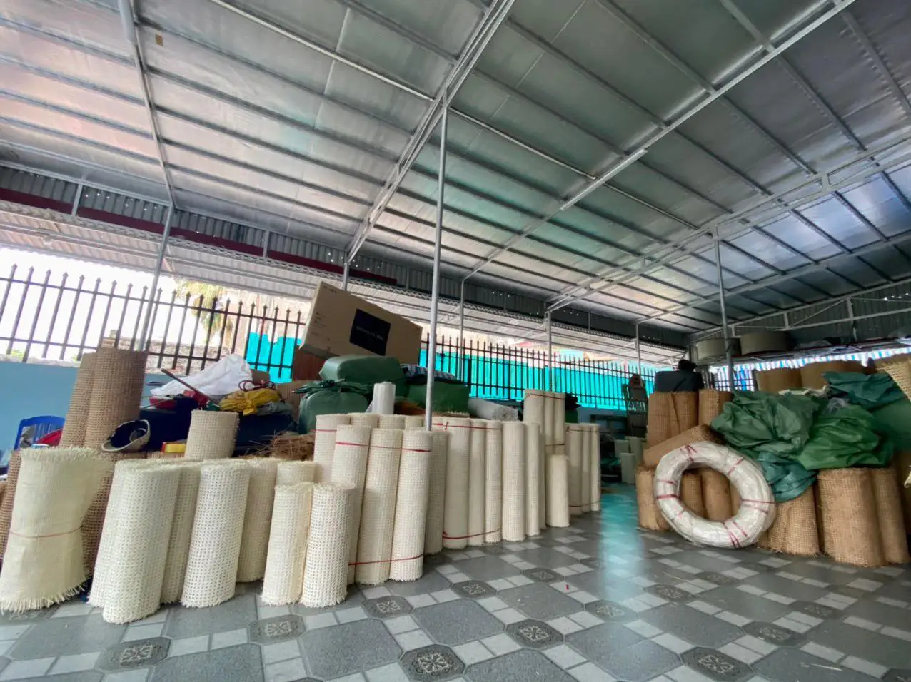 Wholesale Natural Mesh Roll Woven Rattan Cane Webbing Real Cane Rattan ...