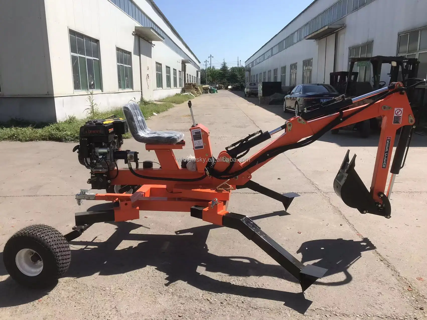 Used Towable Backhoe Tractor with Self-Powered 13.5hp, 7ft Depth, OEM