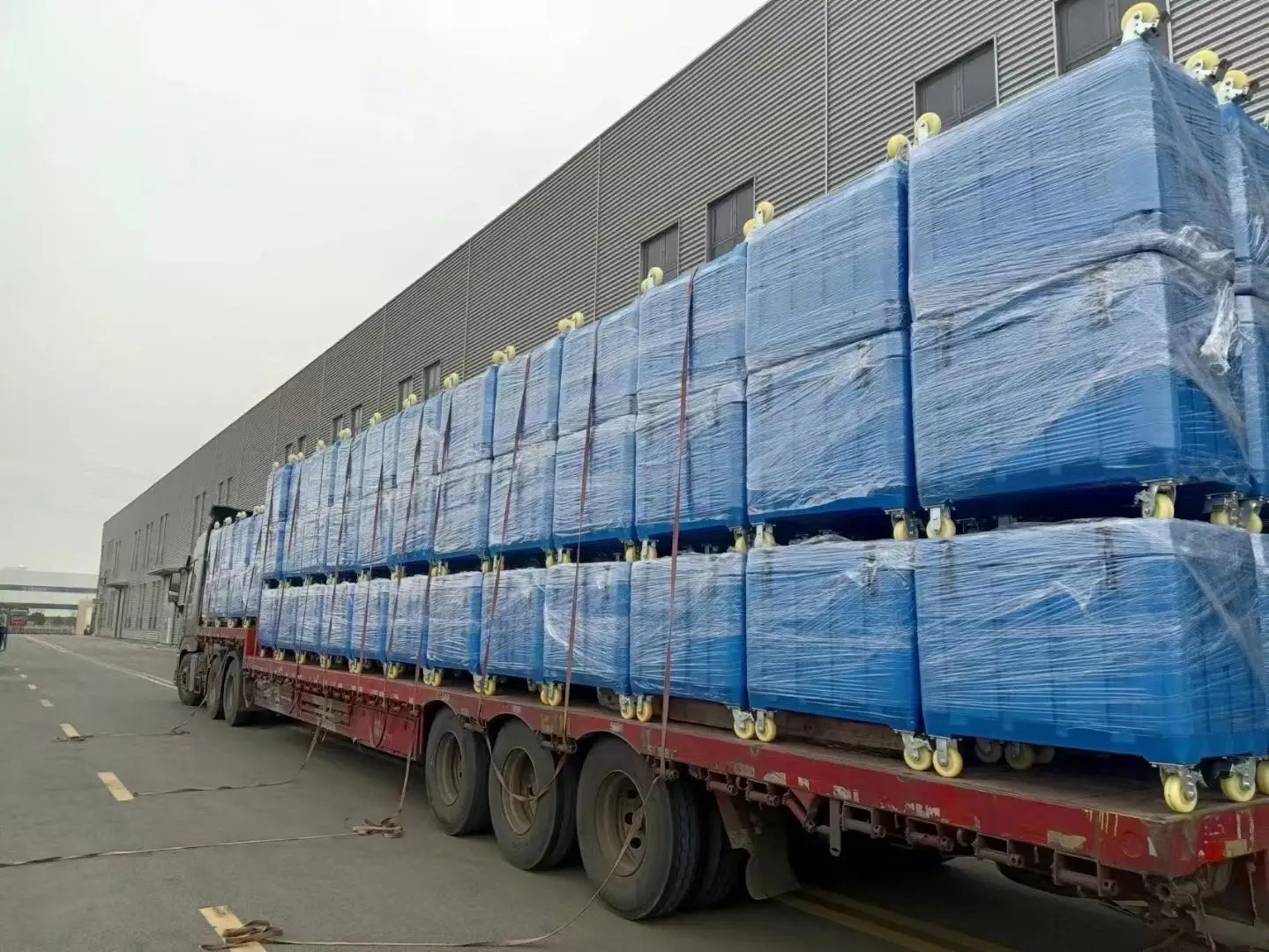 Large Plastic Insulated Dry Ice Container - 320 Kg Capacity