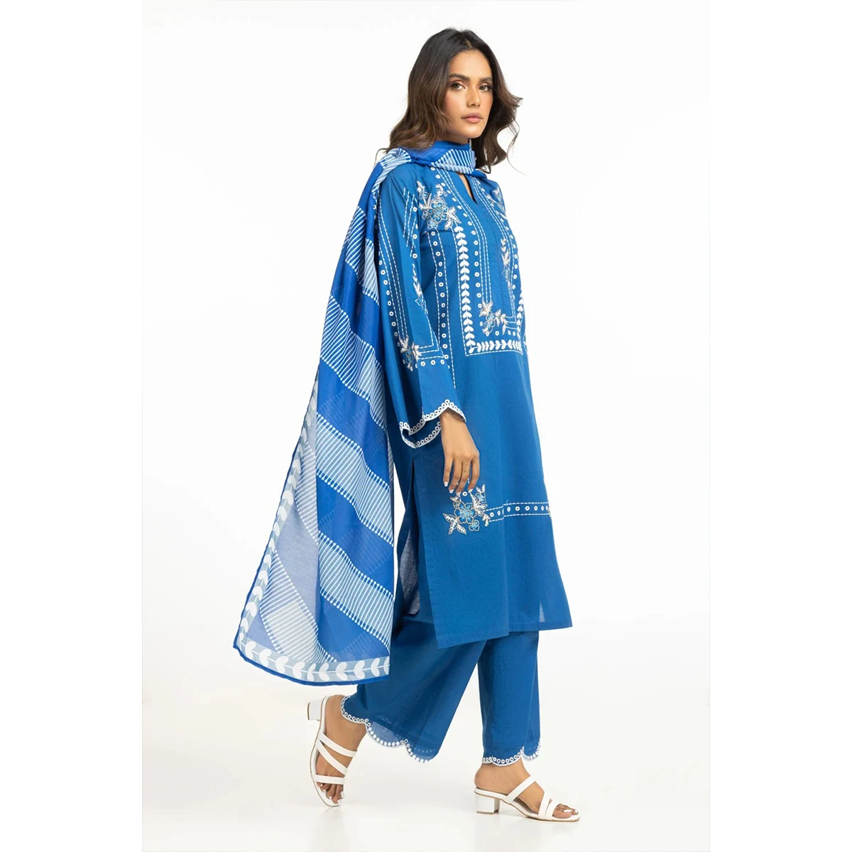 2026 Pakistani Designers' Embroidered Formal Dress For Women New ...