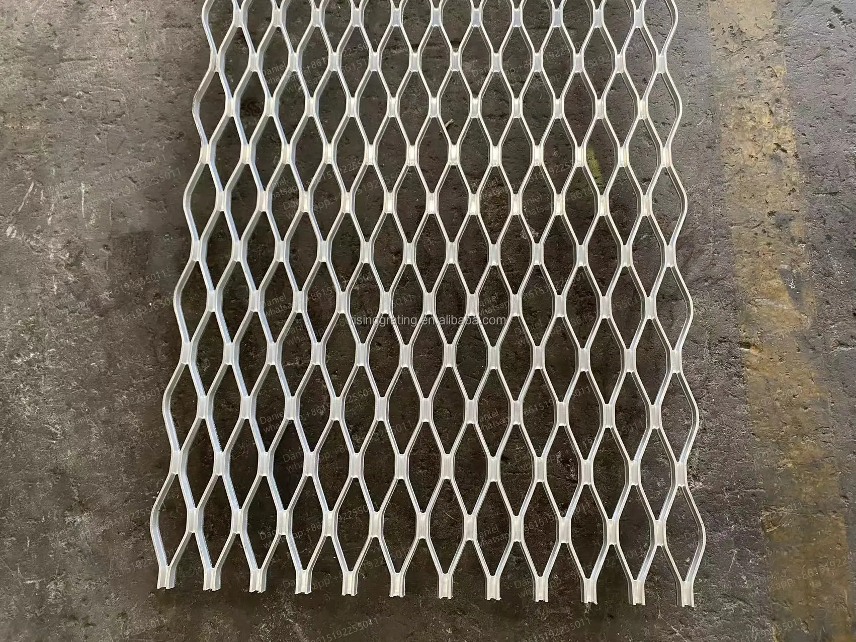 Roof Top Aluminum Walkway - Durable & Anti-Slip Grating