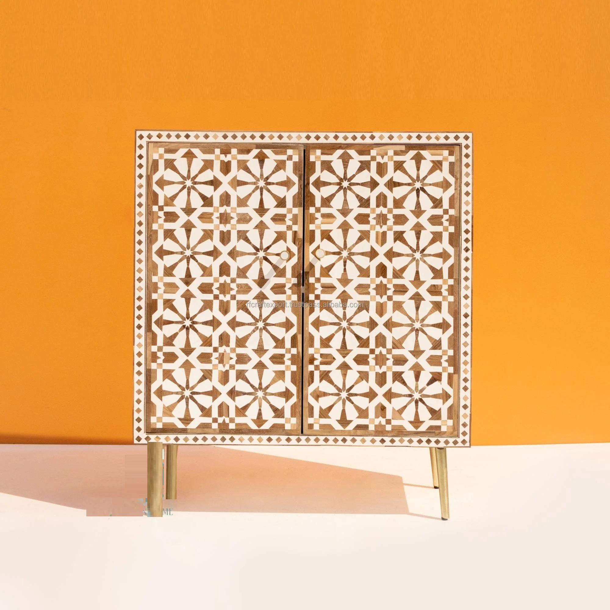 Unique Shape Heavy-duty Pinewood Top Edge Side Table Natural Wood Stump ...