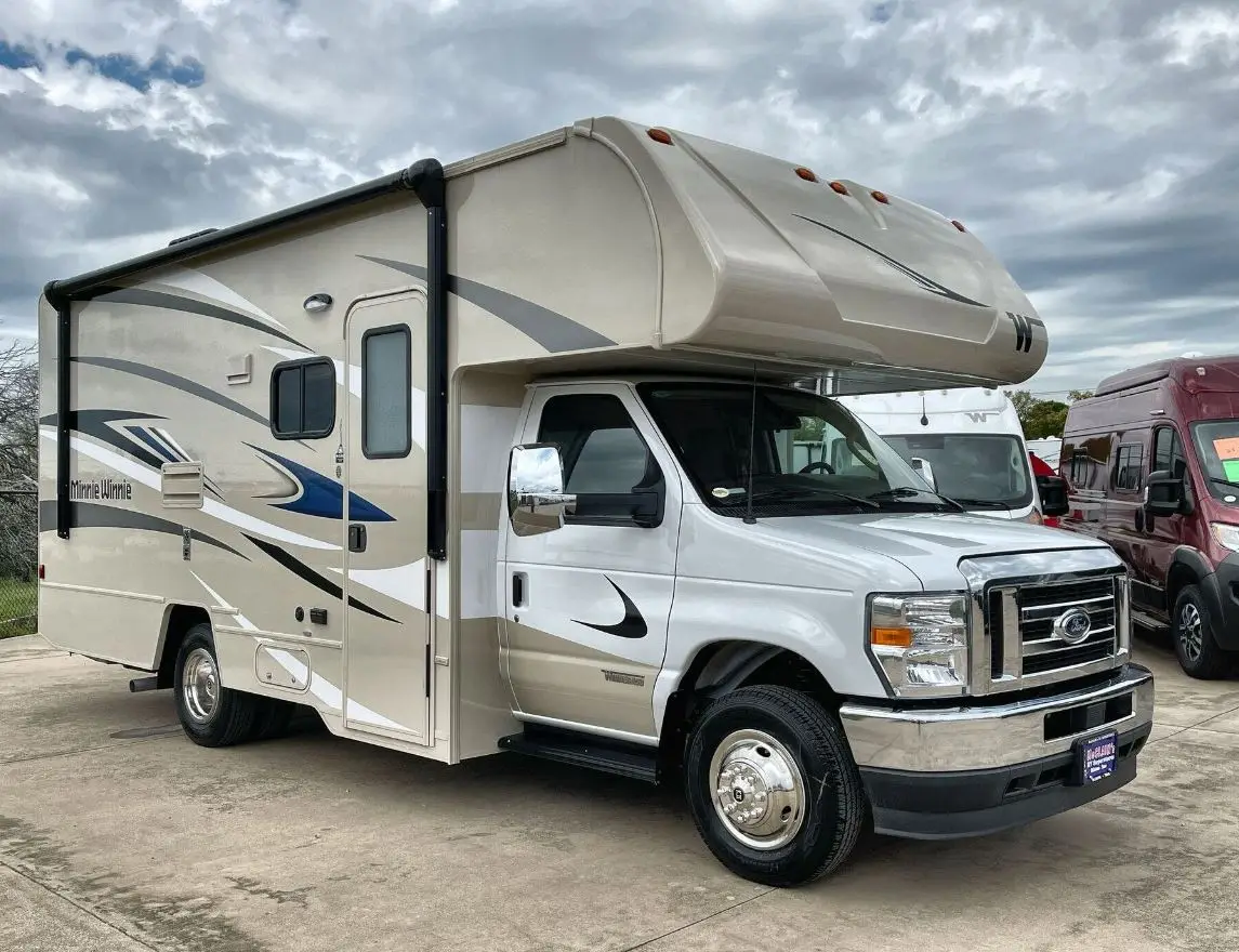 Affordable Winnebago Minnie Winnie Class C Motorhome for Sale