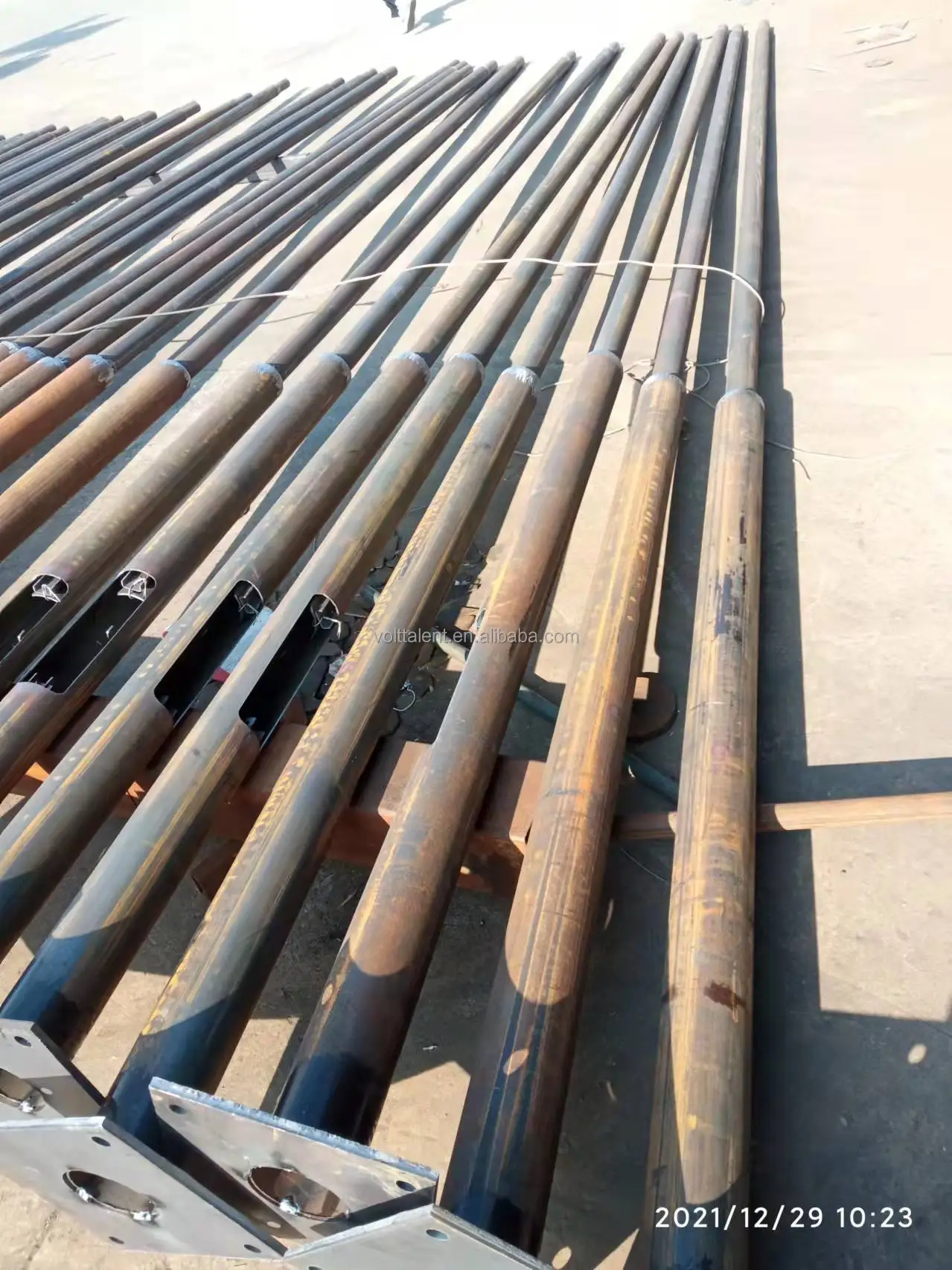 Street Light Pole High Mast Pole With HOT Galvanisi Regular Size Wire ...