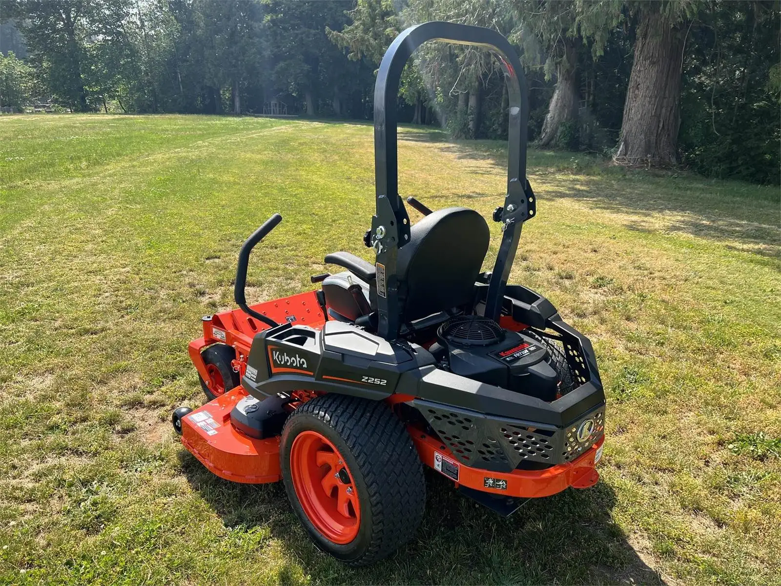 جزازة Kubota Z252 ذات دوران صفر وقوية مصممة للدقة-للآلات البلدية ...