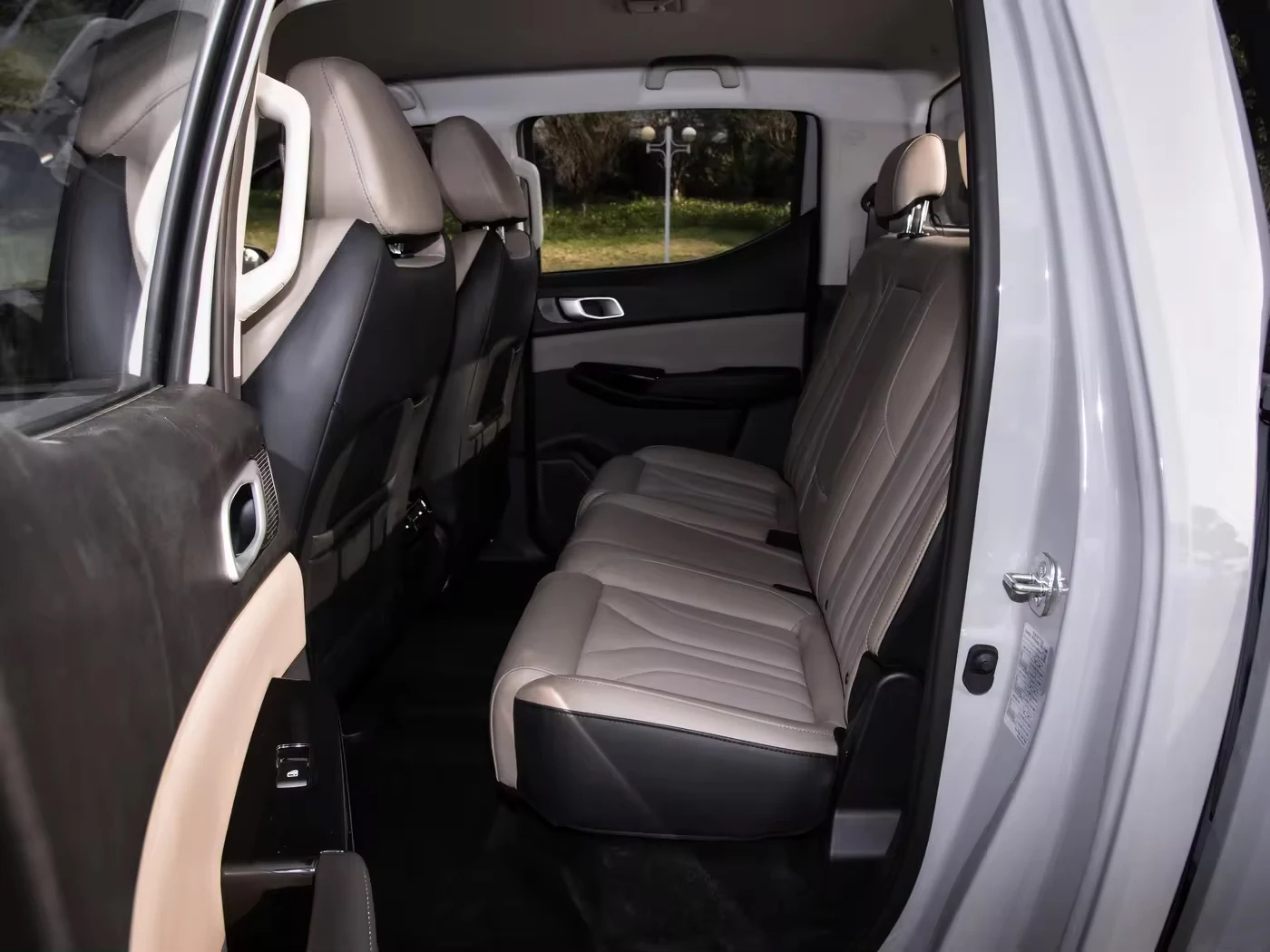 Changan Hunter Pickup Hybrid EV Truck - Dual Motor 4WD