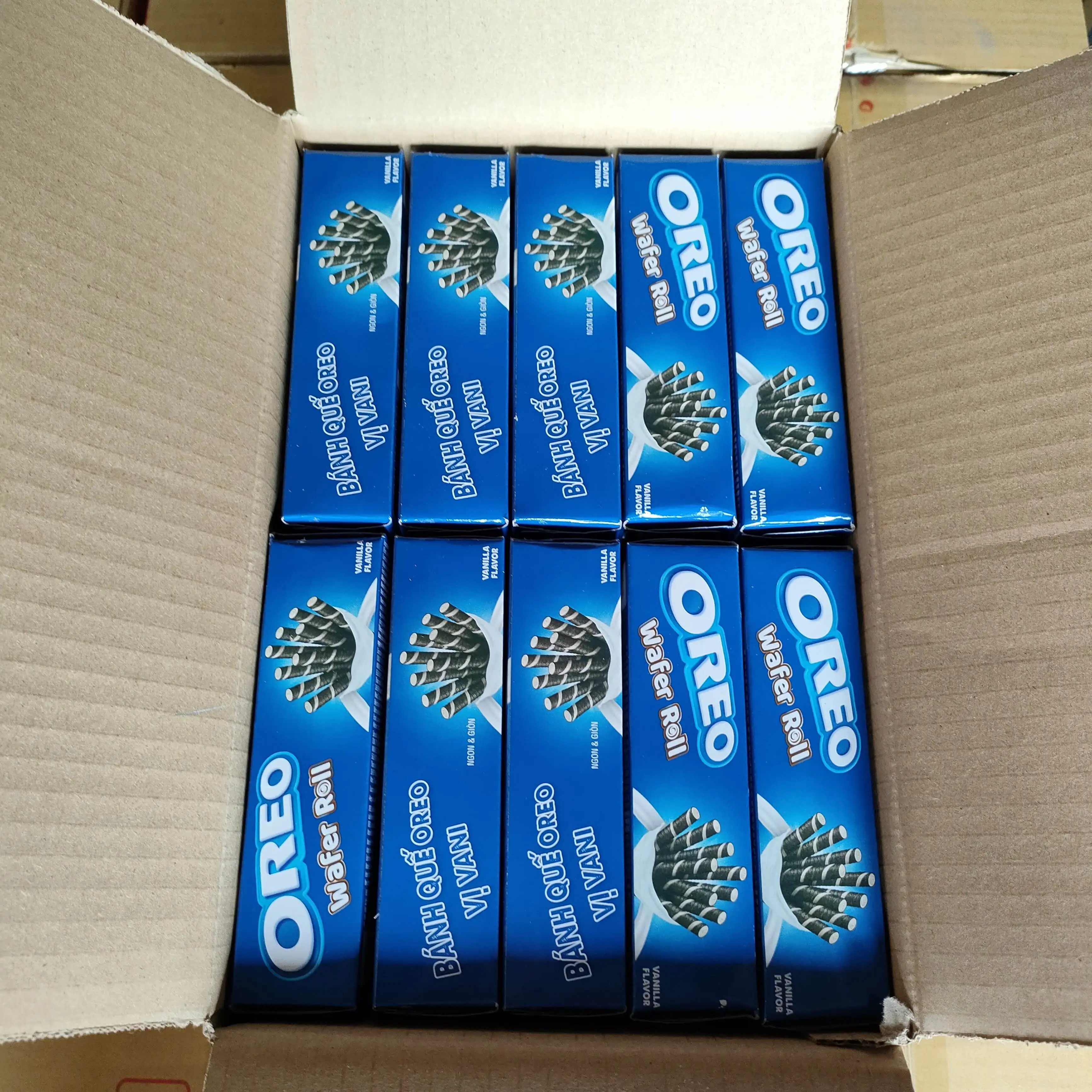 Oreo Wafer Roll Biscuit With Chocolate And Vanilla Oreo Waffle Rolls ...