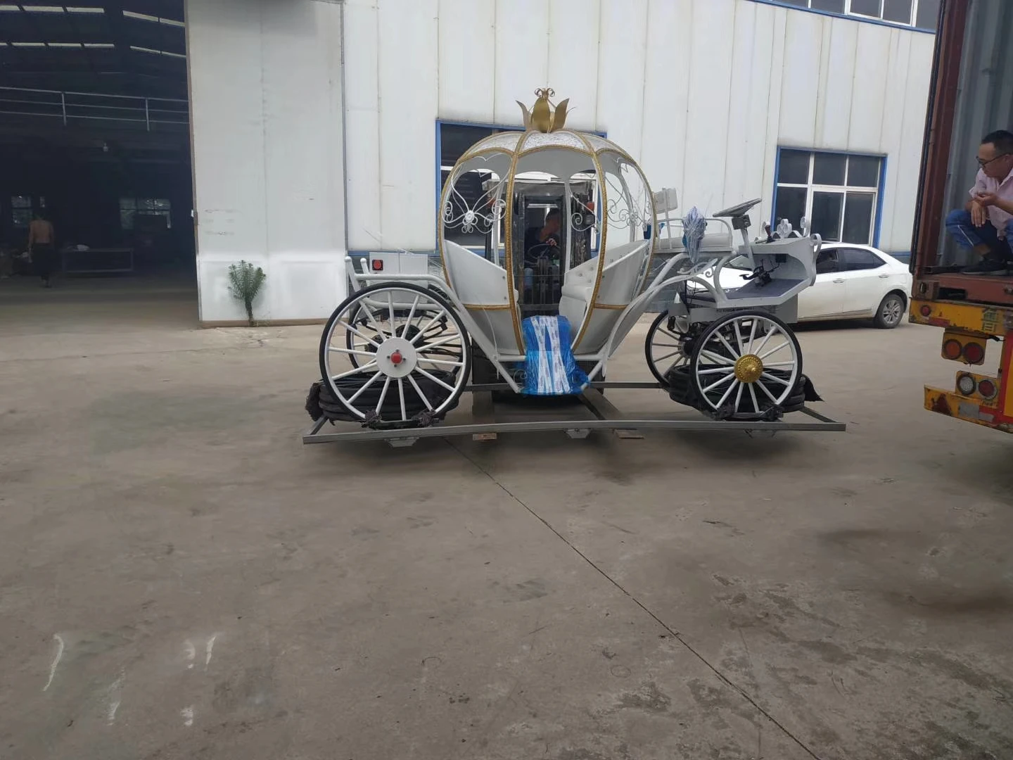 High Quality Sightseeing Horse Drawn Mini Royal Horse Carriage/magical ...