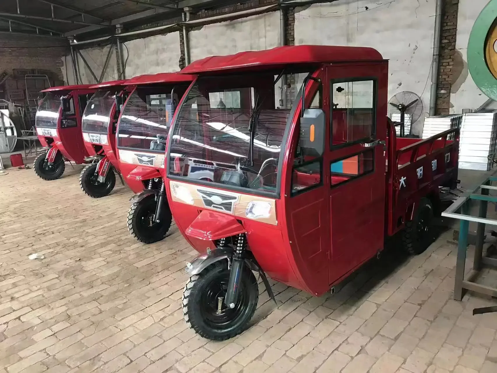 5-Wheel Tricycle Cargo Motorcycle 250CC Gasoline Powered with Open Body ...