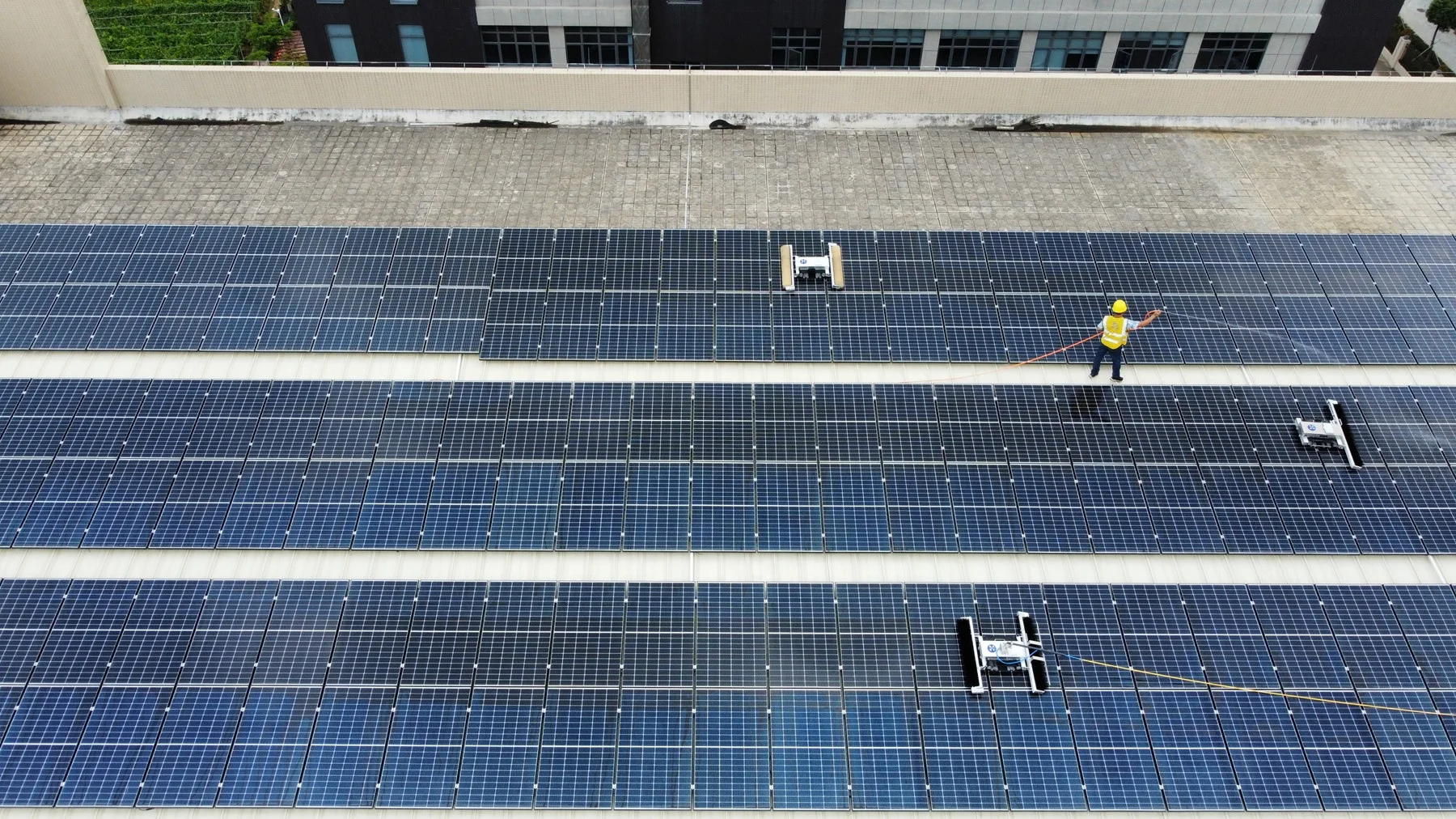 Professional Solar Maintenance Clean Solar Panel Fast Safe 7*24 Hours ...