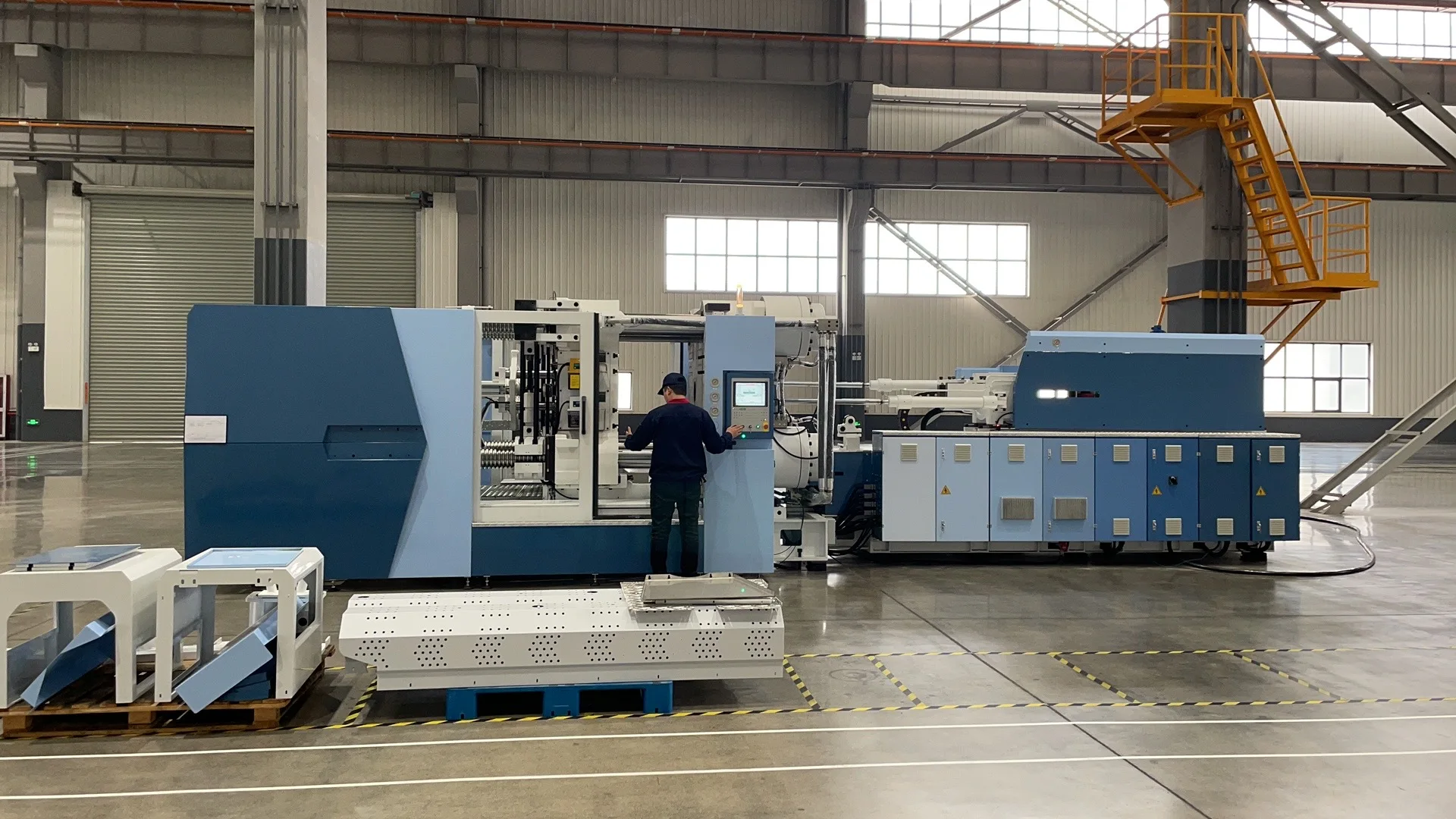 3000 Ton Plastic Injection Molding Machine Household Chair Making ...