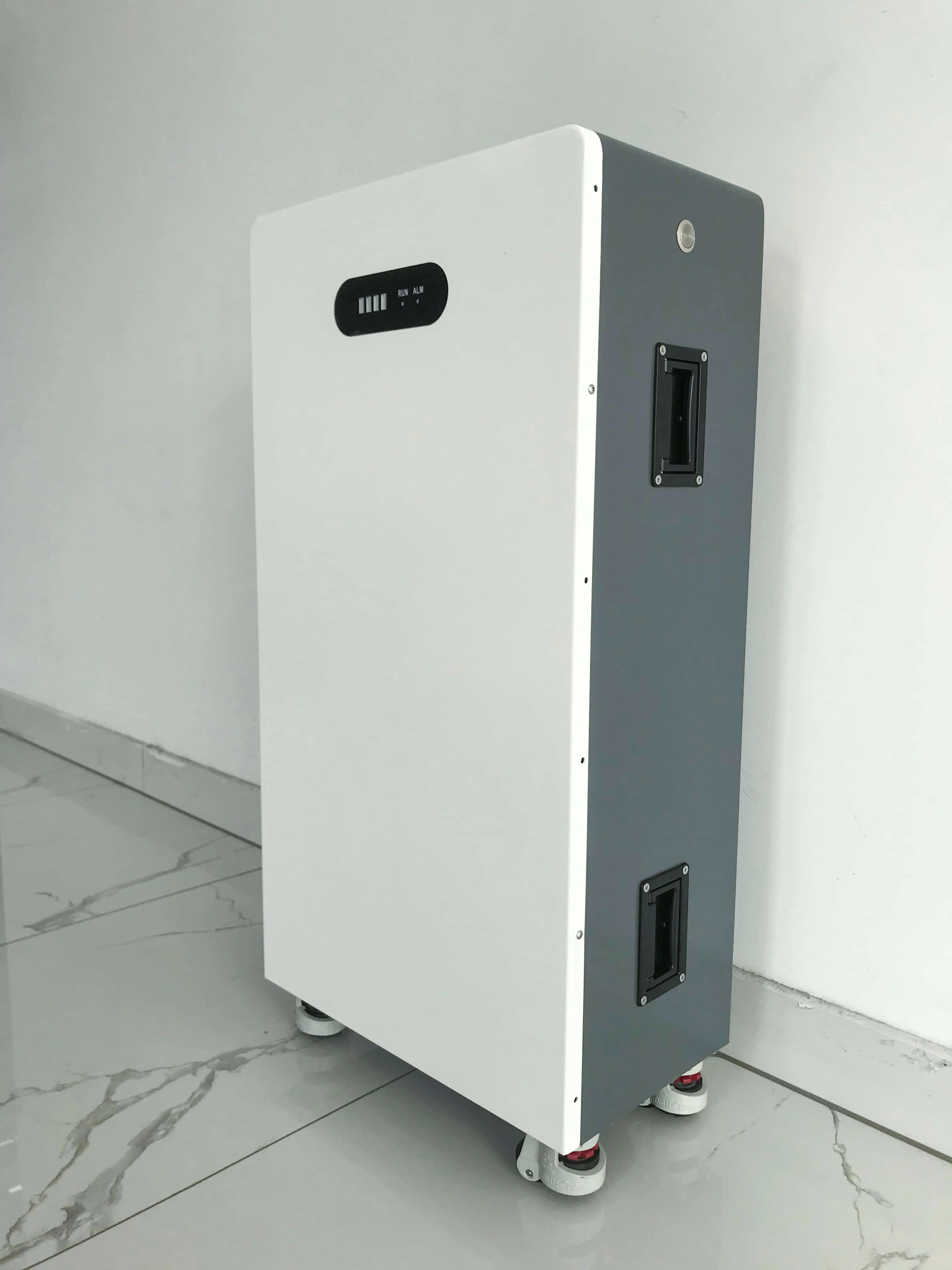 Enerlution 16kWh Expandable Rolling Battery with a Touchscreen and ...