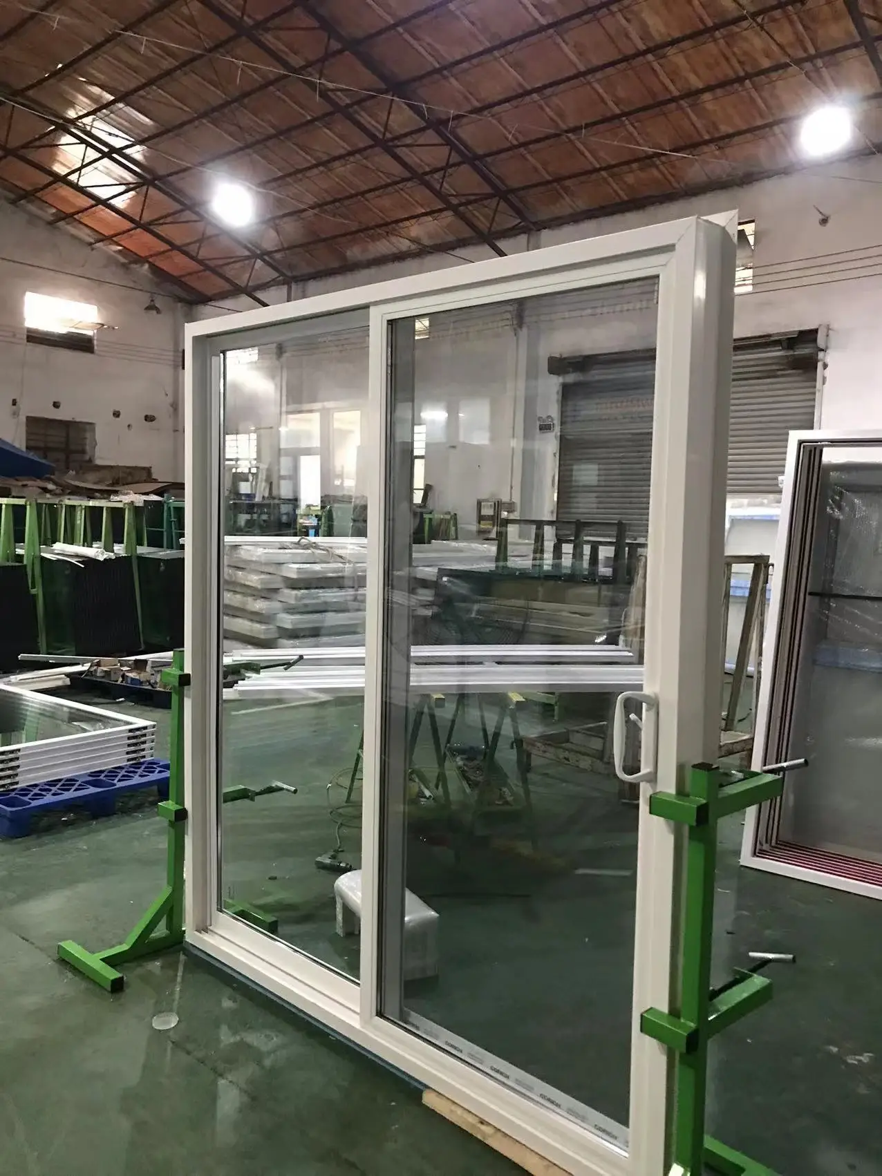 American Vinyl Sliding Door - Modern Triple-Panel PVC/UPVC