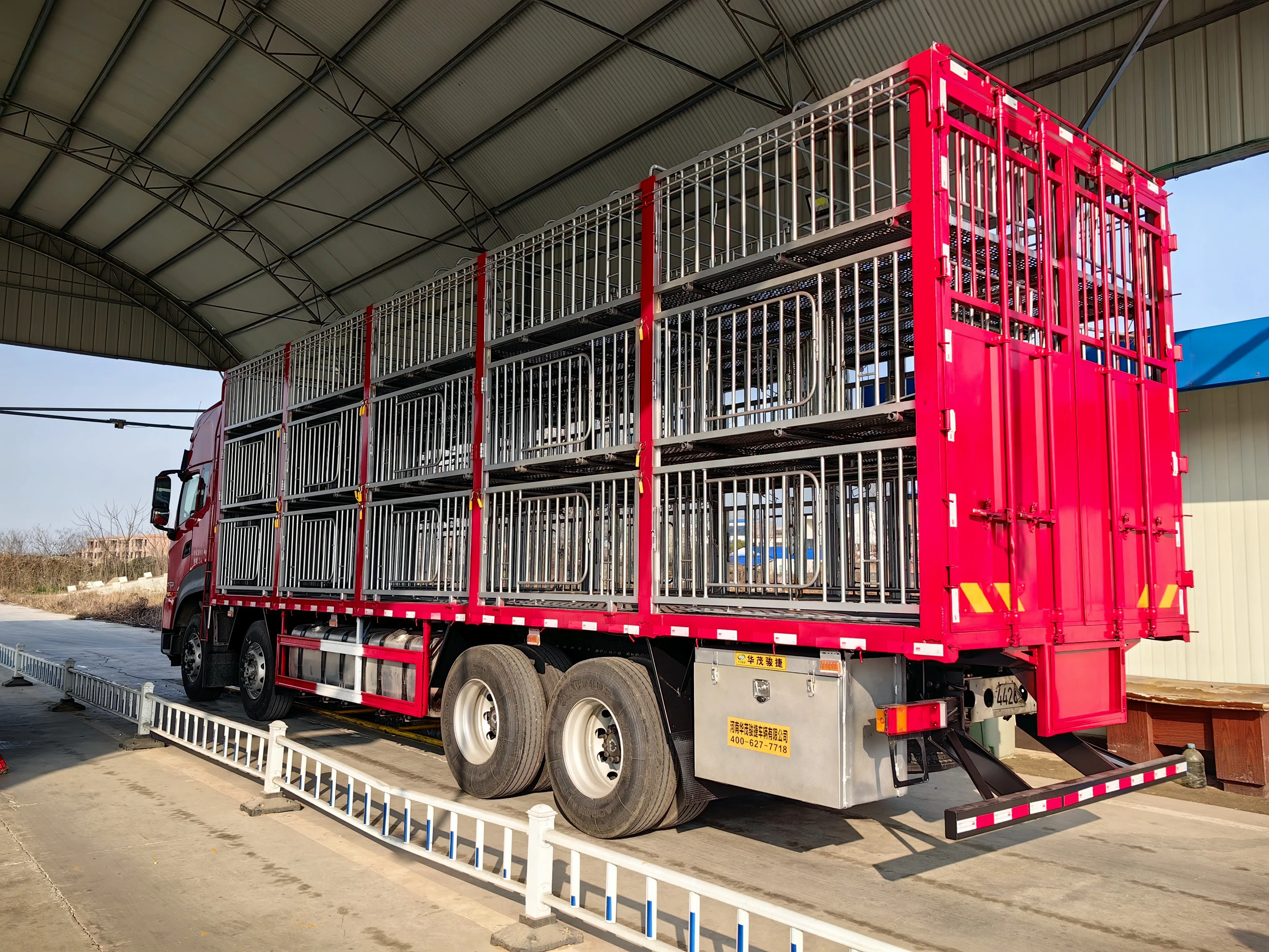 Tractor Truck Trailers With 20ft 40ft Steel Capacities Refrigerated And ...