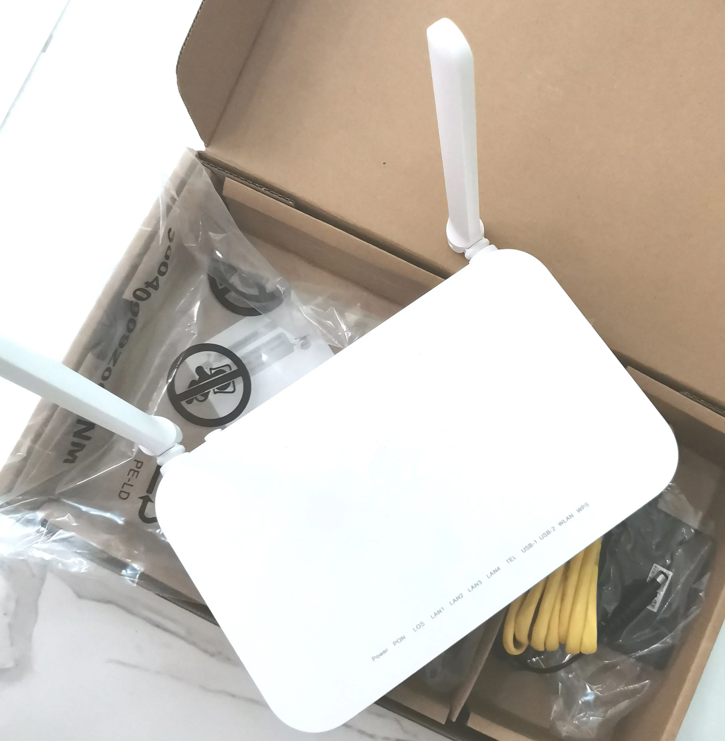 HS8145X6 Wifi 6 ONU ONT GPON 4GE + 1电话。+ 2USB + 2.5G和5g Wifi AX3000Mps ...