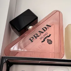 Creative Advertising Props Oversized Cosmetic Bottles and Sculptures ...